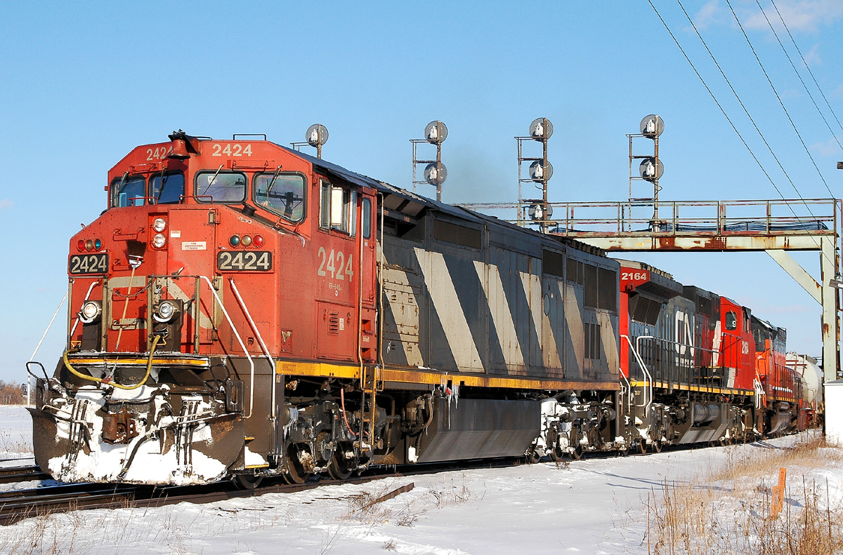 Railpictures.ca - James Gardiner Photo: CN 331 pulls a rather large lift out of Paris West with ...