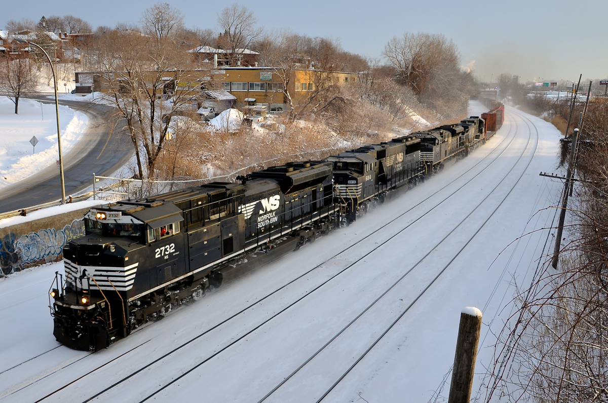 Railpictures.ca - Michael Berry Photo: Two days worth of CP 931. CN 529 with two days worth of ...