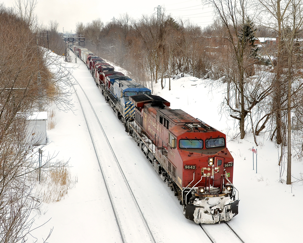 Railpictures.ca - Michael Berry Photo: CP 253 has 6 units as it passes the North Junction lead ...