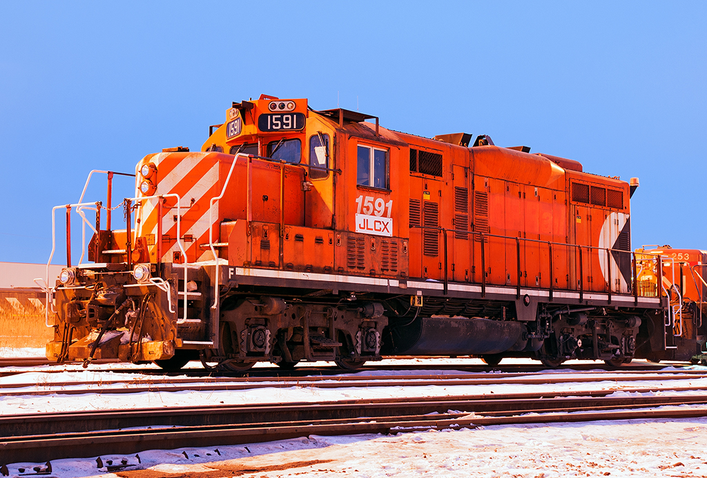 Railpictures.ca - Michael Da Costa Photo: Coming to the Southland. JLCX 1591 is almost home, but ...