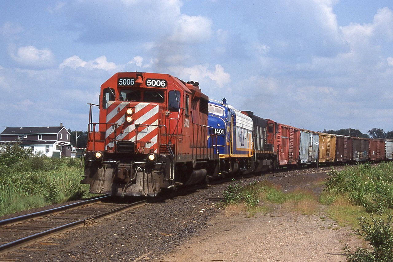 Railpictures.ca - Rob Smith Photo: RLK 5006, 1401 and 3586 lead an Ottawa Valley Railway train ...