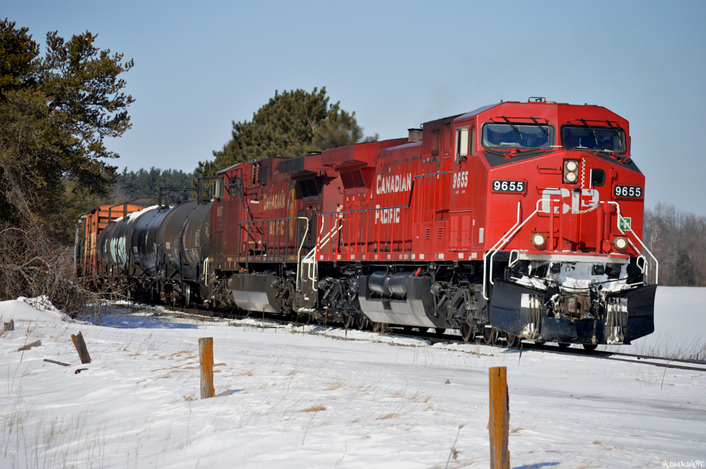 Railpictures.ca - MuskokaMoFo Photo: CP 9655 South with a fairly fresh coat of paint creeps ...