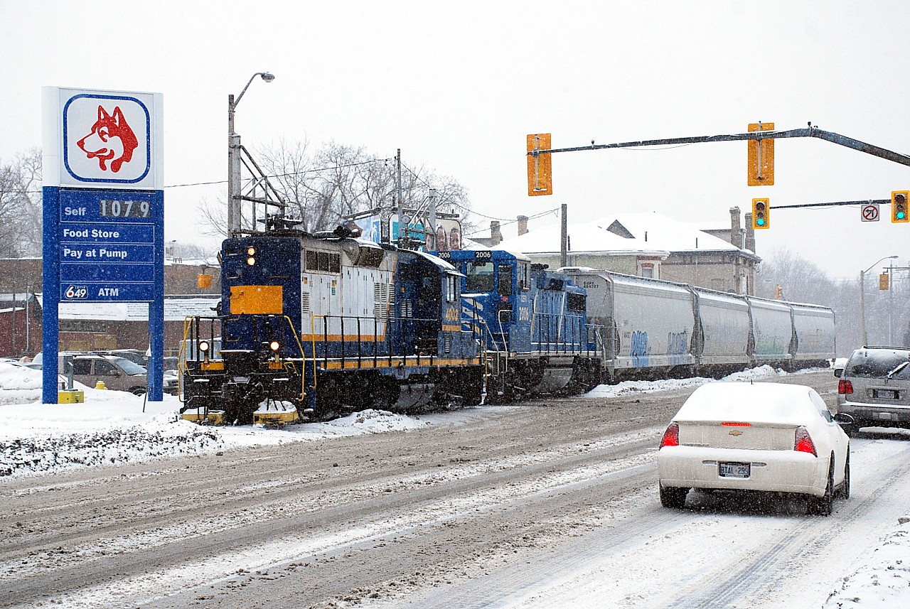 Railpictures.ca - Rob Smith Photo: RLHH 496 is crossing Dalhousie Street with SOR 4003, CEFX ...