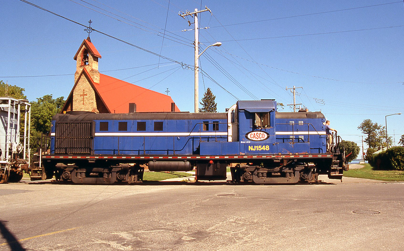 Railpictures.ca - Bill Thomson Photo: CASCO RS3 NJ 1548 passes St. Pauls Church in Cardinal ...