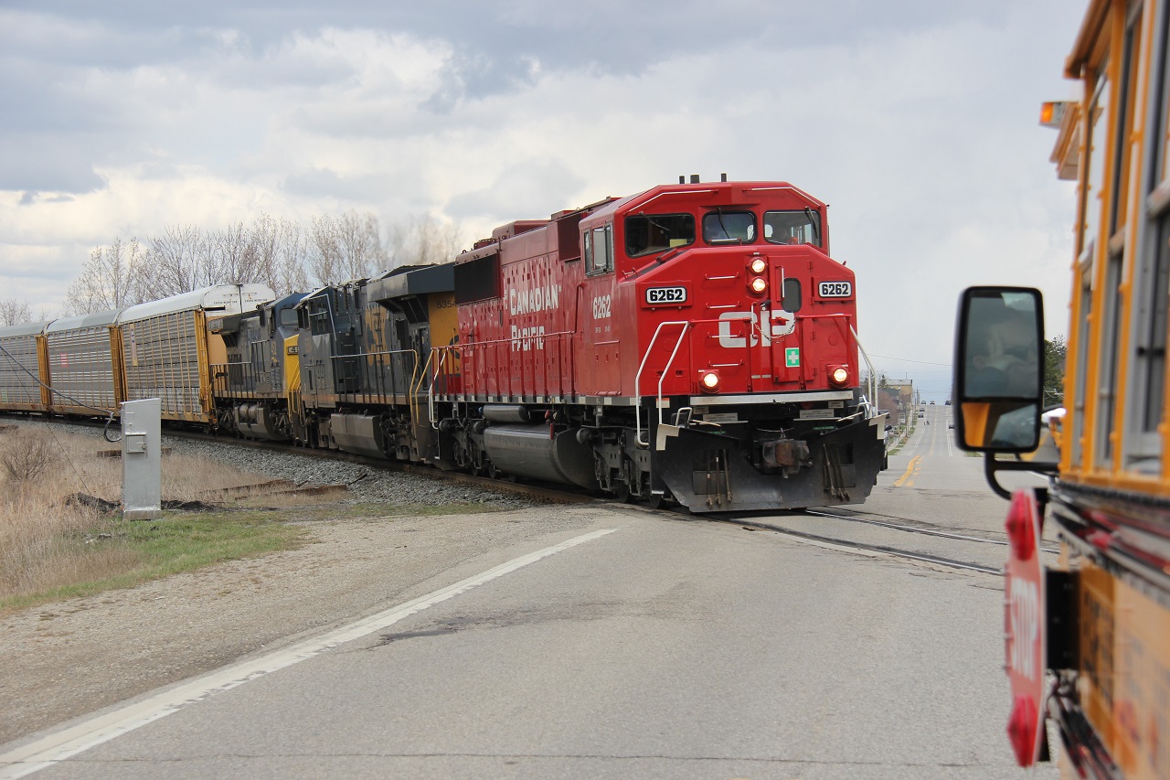 Railpictures.ca - Kevin Flood Photo: CP 147 is crossing Oxford Road 29 just outside the hamlet ...