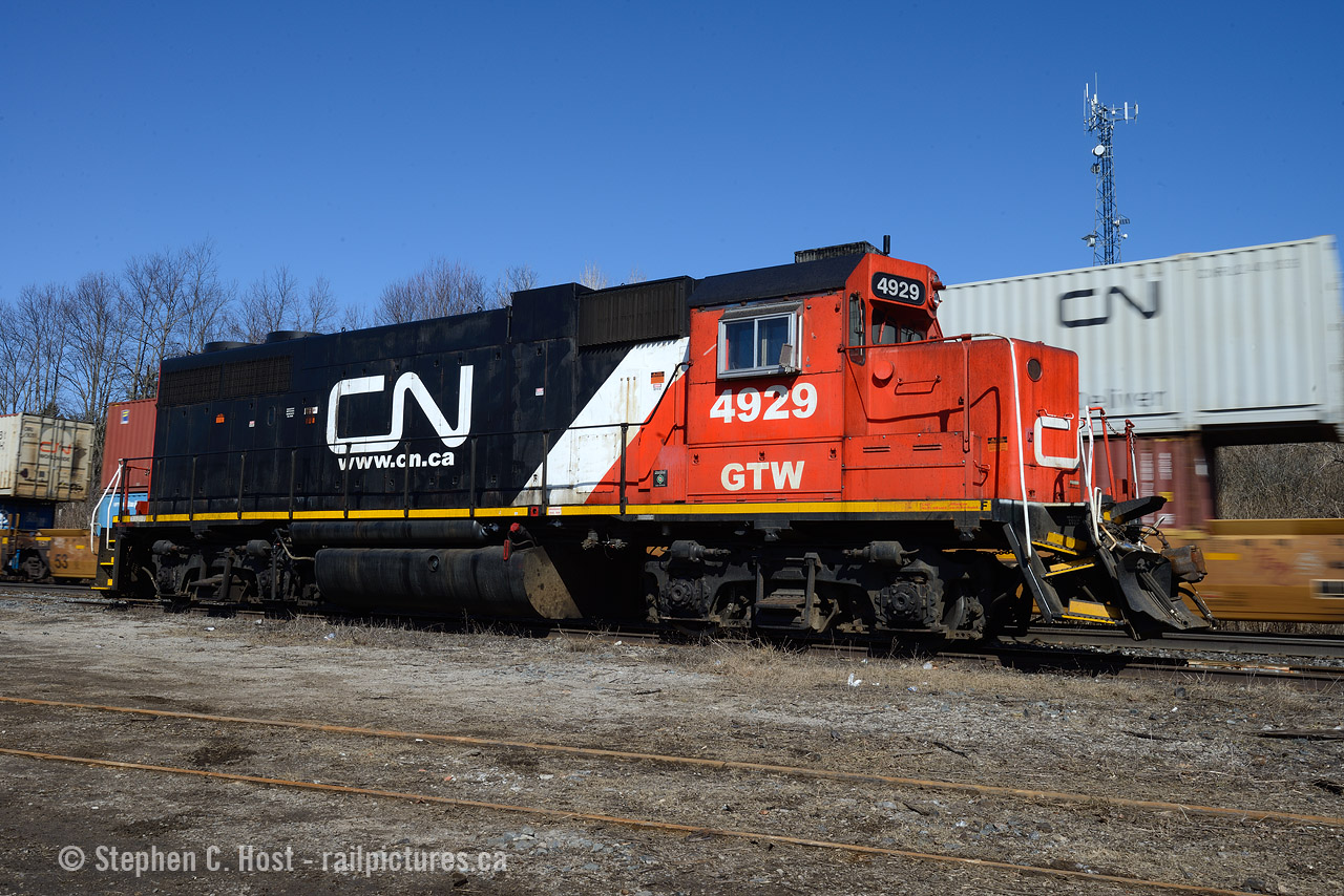 Railpictures.ca - Stephen C. Host Photo: GTW 4929 sports modified cab steps….. due to a weld ...