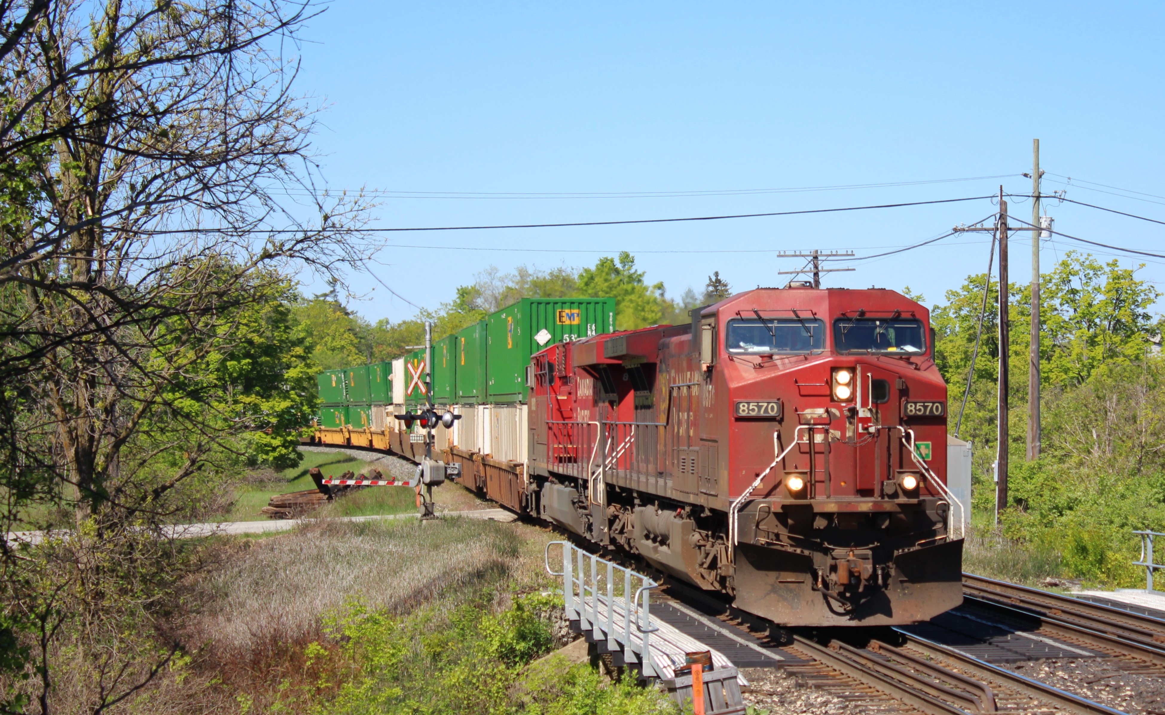Railpictures.ca - BPurdy Photo: CP 8570 leads CP 8882 across Canyon Road and over last years ...