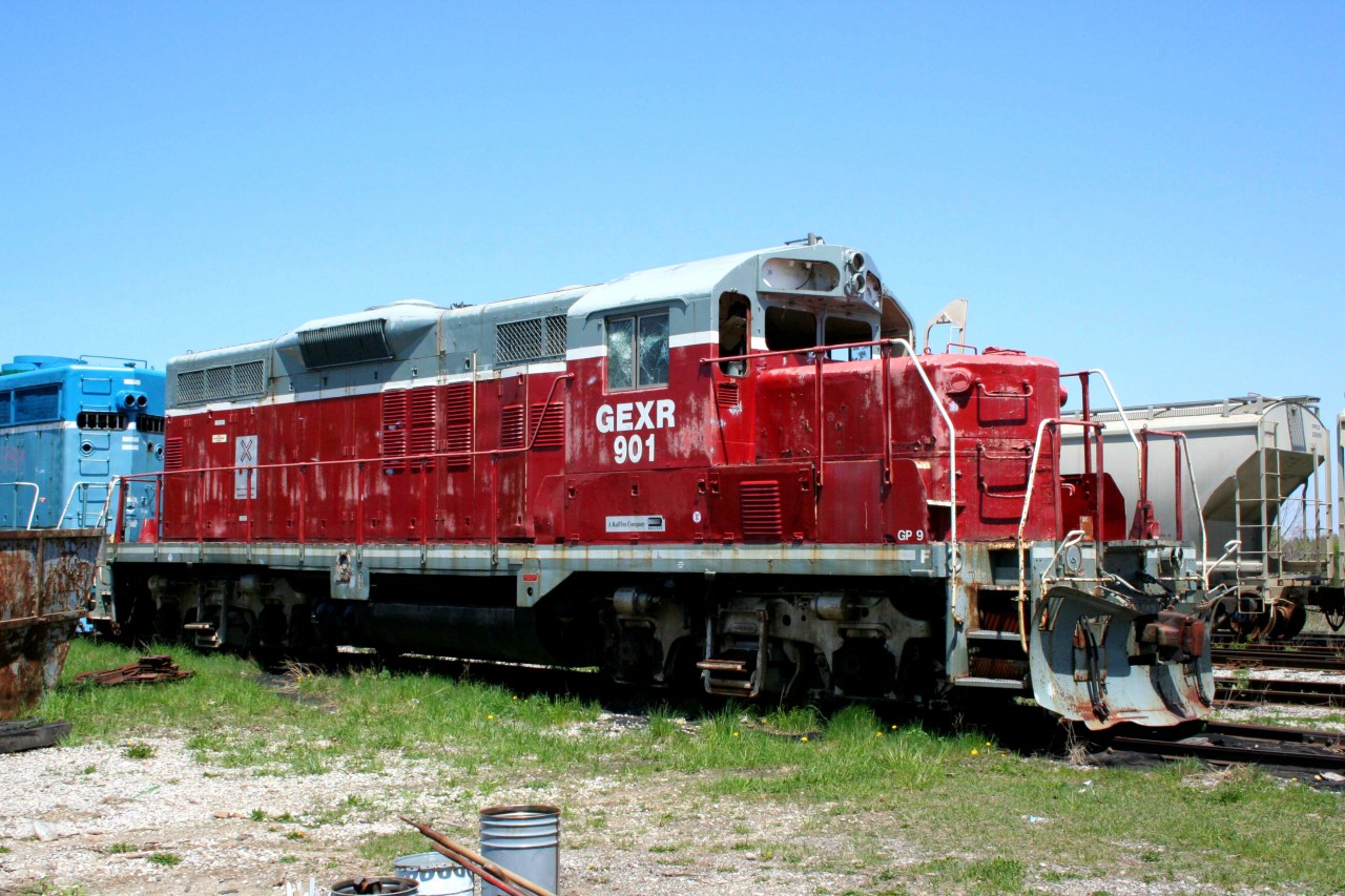 Railpictures.ca - Kevin Flood Photo: GEXR 901 was sitting at Kitchener VIA station for a while ...