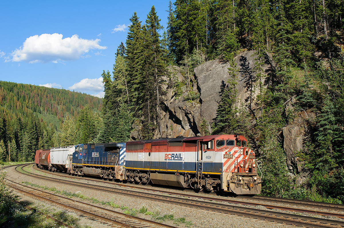Railpictures.ca - Tim Stevens Photo: BCOL C40-8M 4624 and BCOL C44-9W 4652 (probably the two ...