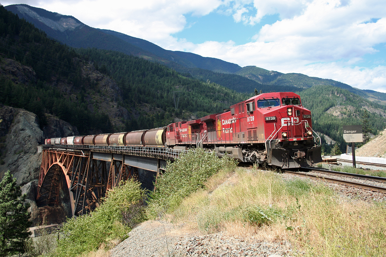 Railpictures.ca - John Eull Photo: CP 9739 leads a loaded grain train towards the coast, soaring ...