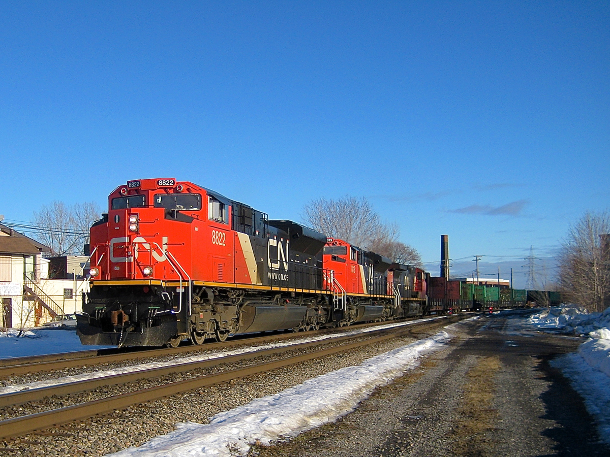 Railpictures.ca - Michael Berry Photo: CN 8822, CN 8819 & CN 2583 head through St-Henri with CN ...