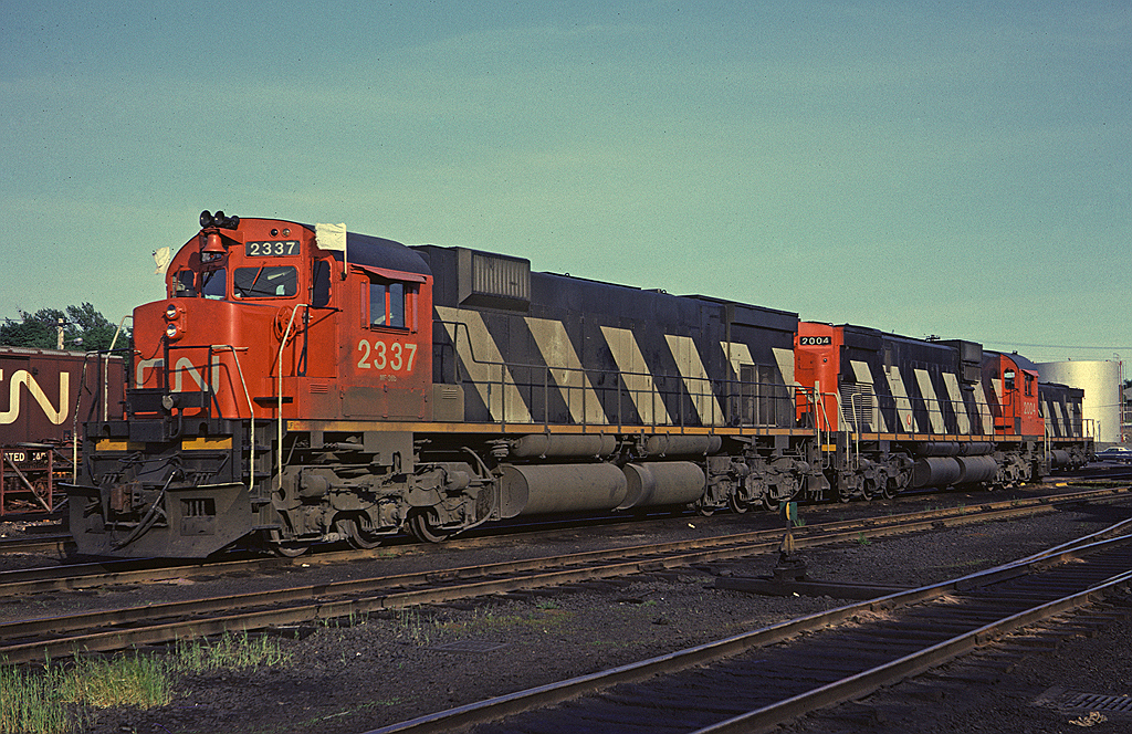 Railpictures.ca - Glenn Courtney Photo: A brisk wind is blowing from the east as CN M-636 and C ...