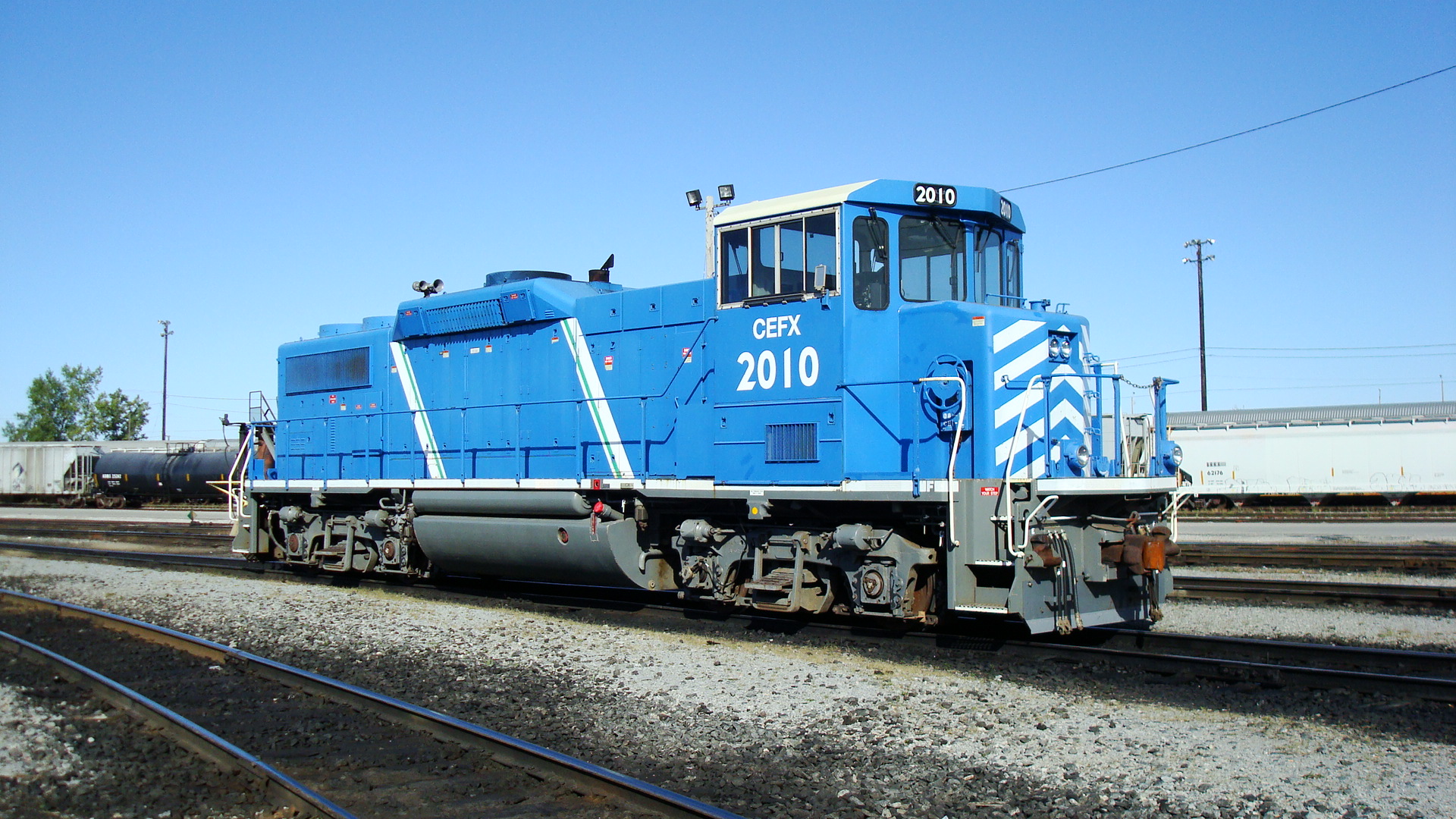 Railpictures.ca - Paul Santos Photo: Here is a GP20d built by MPI, I think it was waiting ...