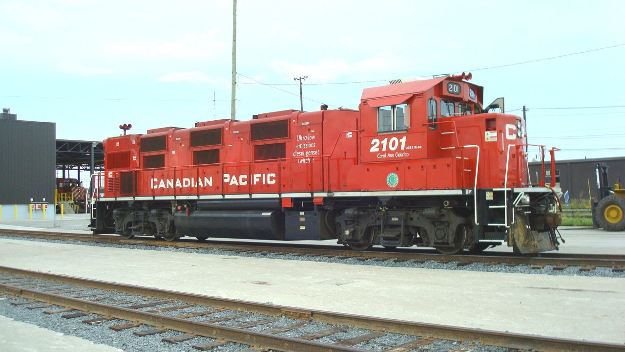 Railpictures.ca - Paul Santos Photo: This Genset model #3GS21B was built in September 2008 by ...