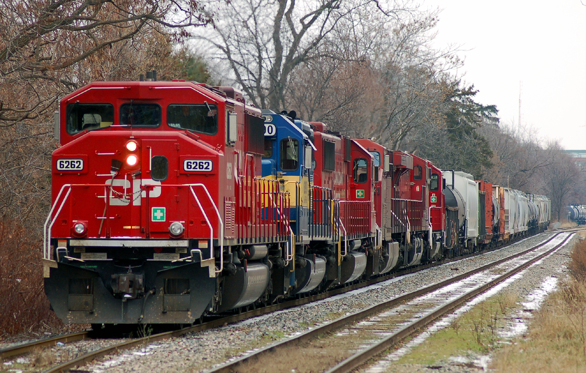 Railpictures.ca - James Gardiner Photo: CP 255 paused at NSS Kinnear with CP 6262, DME 6090, CP ...