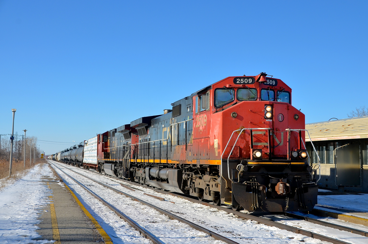 Railpictures.ca - Michael Berry Photo: A pair of Dash9-44CWL’s. A pair of Dash9-44CWL’s (CN 2509 ...