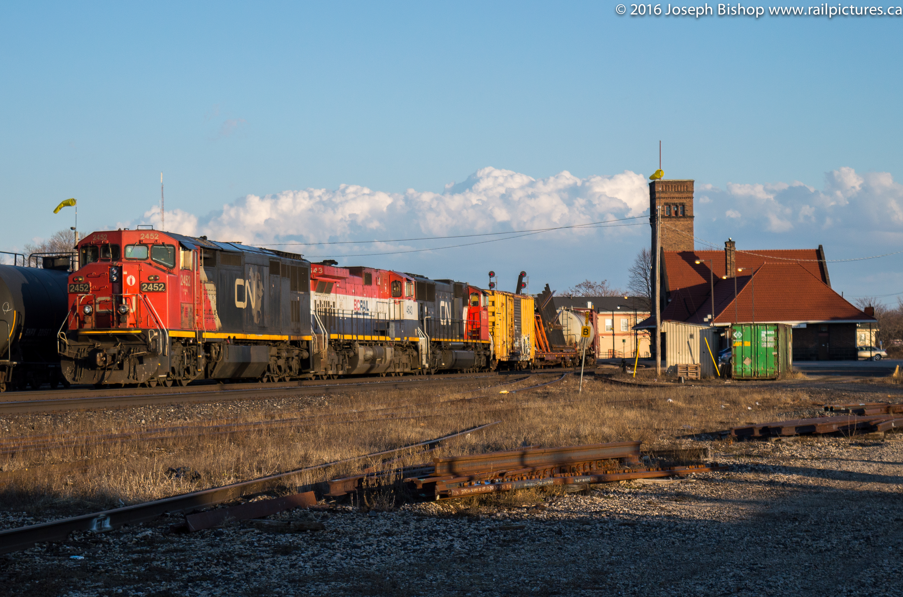 Railpictures.ca - Joseph Bishop Photo: CN 435 pulls into Brantford with CN 2452, BCOL 4643, CN ...