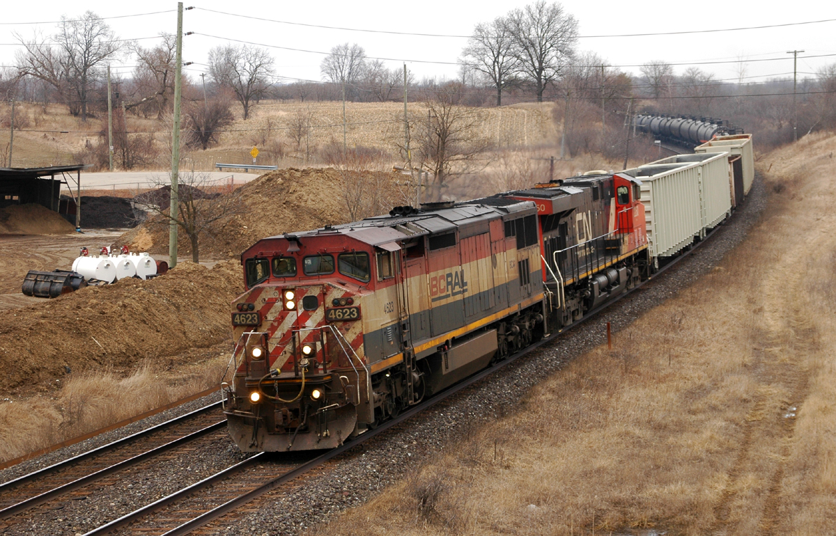 Railpictures.ca - James Gardiner Photo: BCOL 4623 and CN 2250 rounding the curve at Garden Ave ...