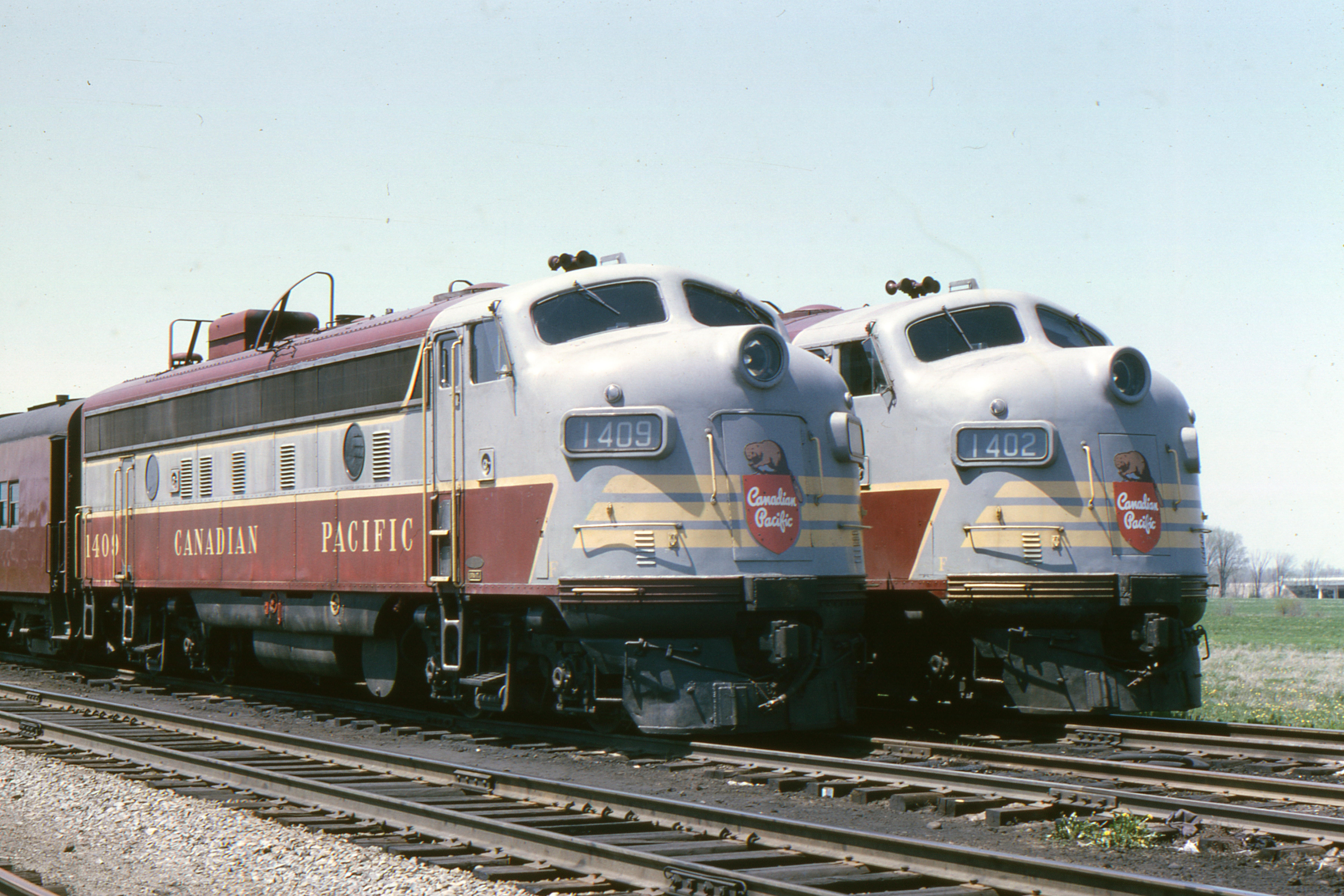 Railpictures.ca - Doug Hately Photo: FP-7 1402 and FP-9 1409 are ready for the next morning ...