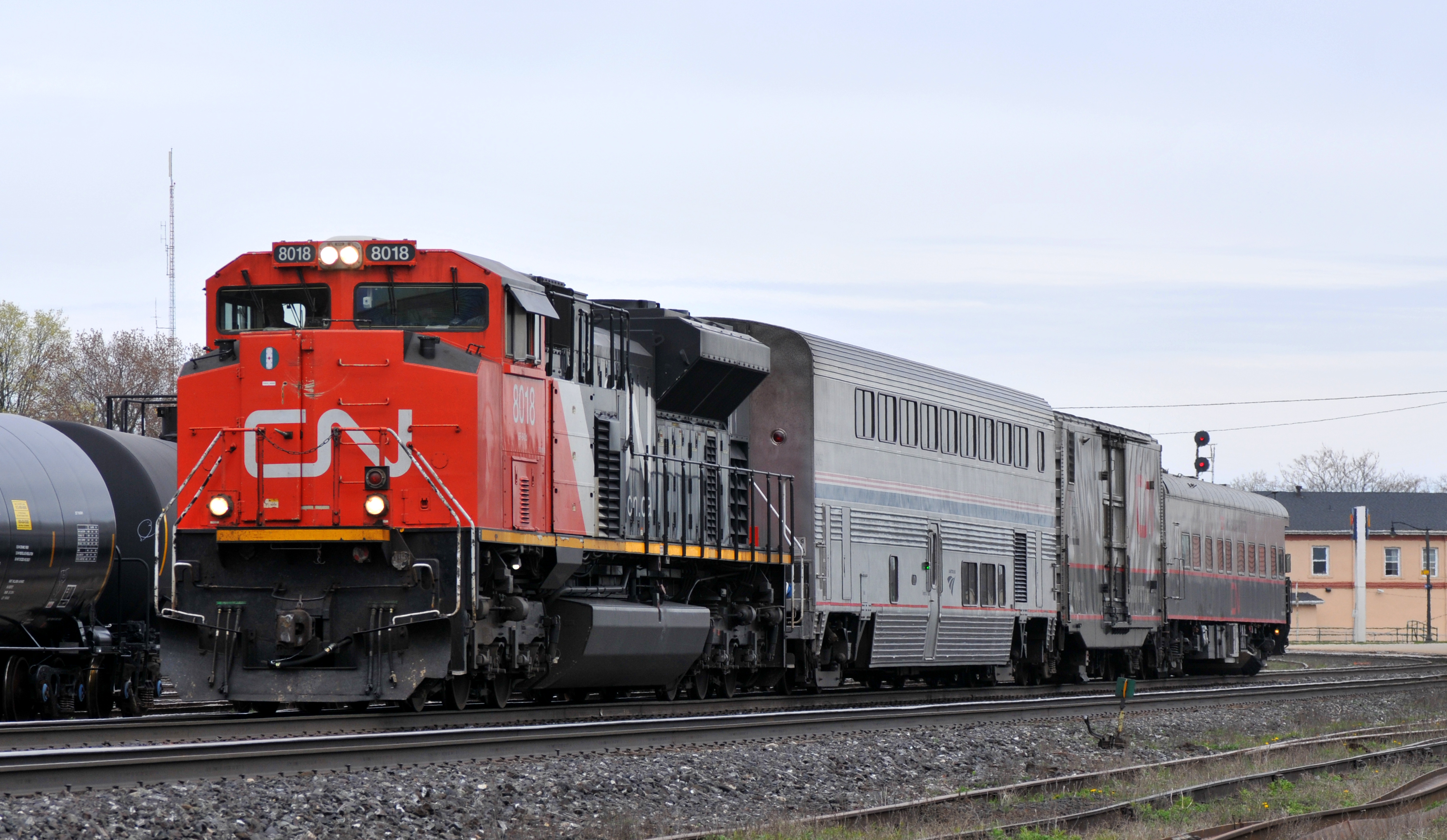 Railpictures.ca - James Gardiner Photo: O999 rolling west through Brantford with CN 8018, AMTK ...