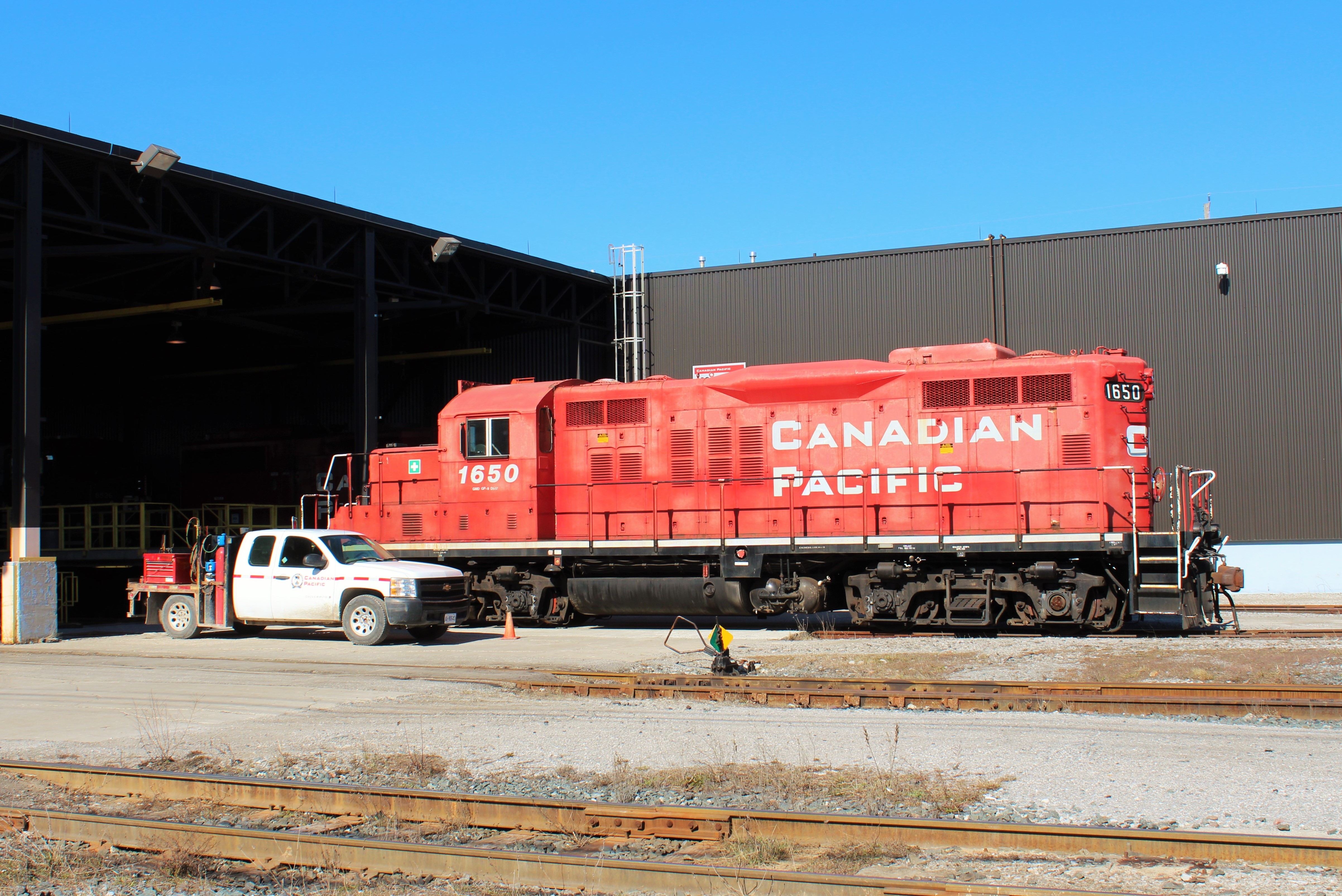 Railpictures.ca - Paul Santos Photo: GP9u had been sold and shipped out about 3 weeks ago when ...