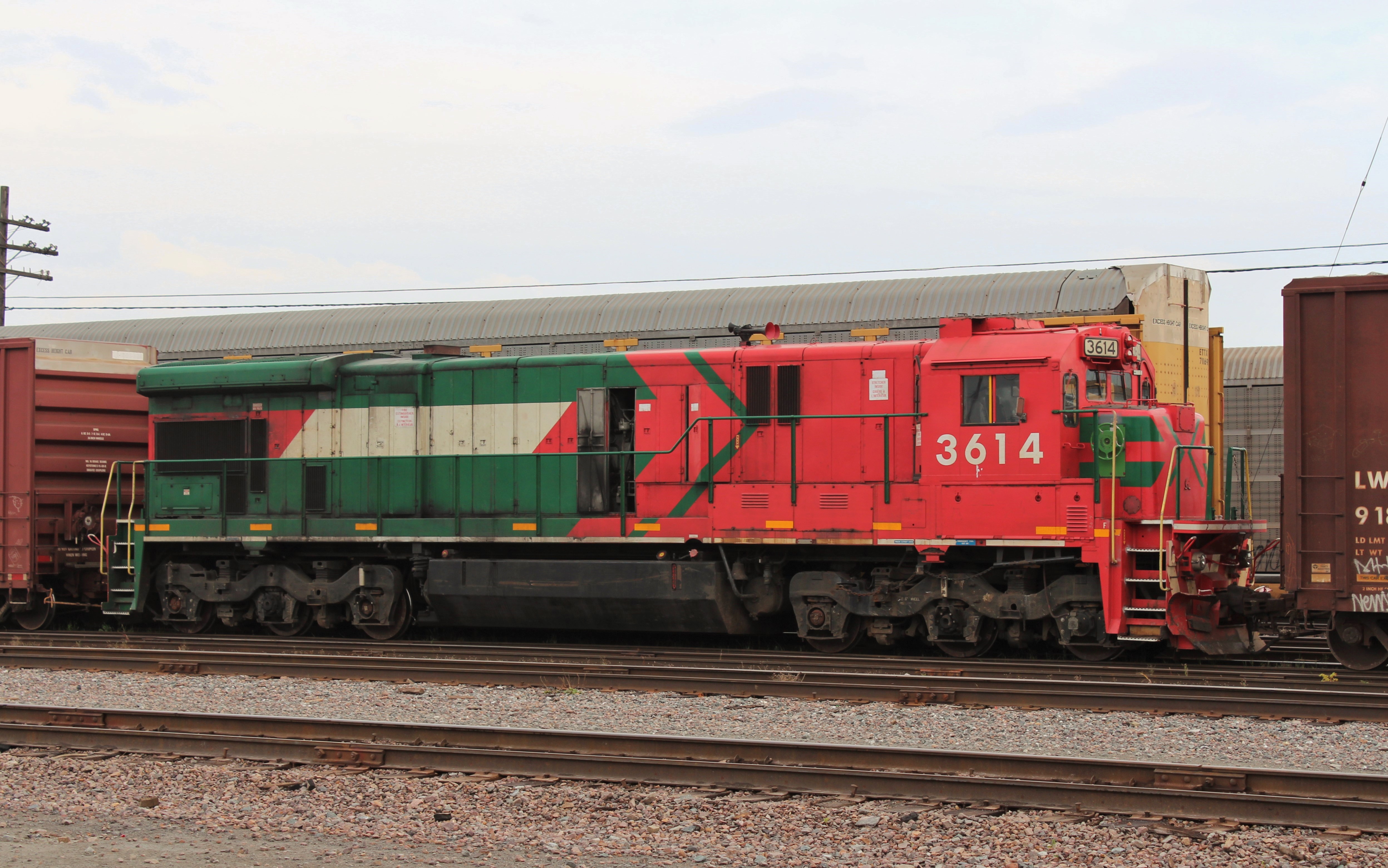 Railpictures.ca - Paul Santos Photo: Former Santa Fe GE C30-7 #8056 and former FAIX #3614 shows ...