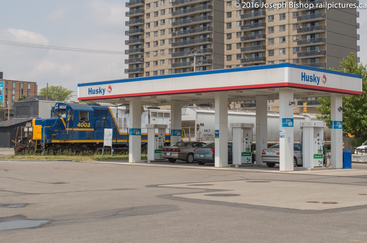 Railpictures.ca - Joseph Bishop Photo: Got Gas?? RLHH 598 shoves back towards the Dundas Sub ...