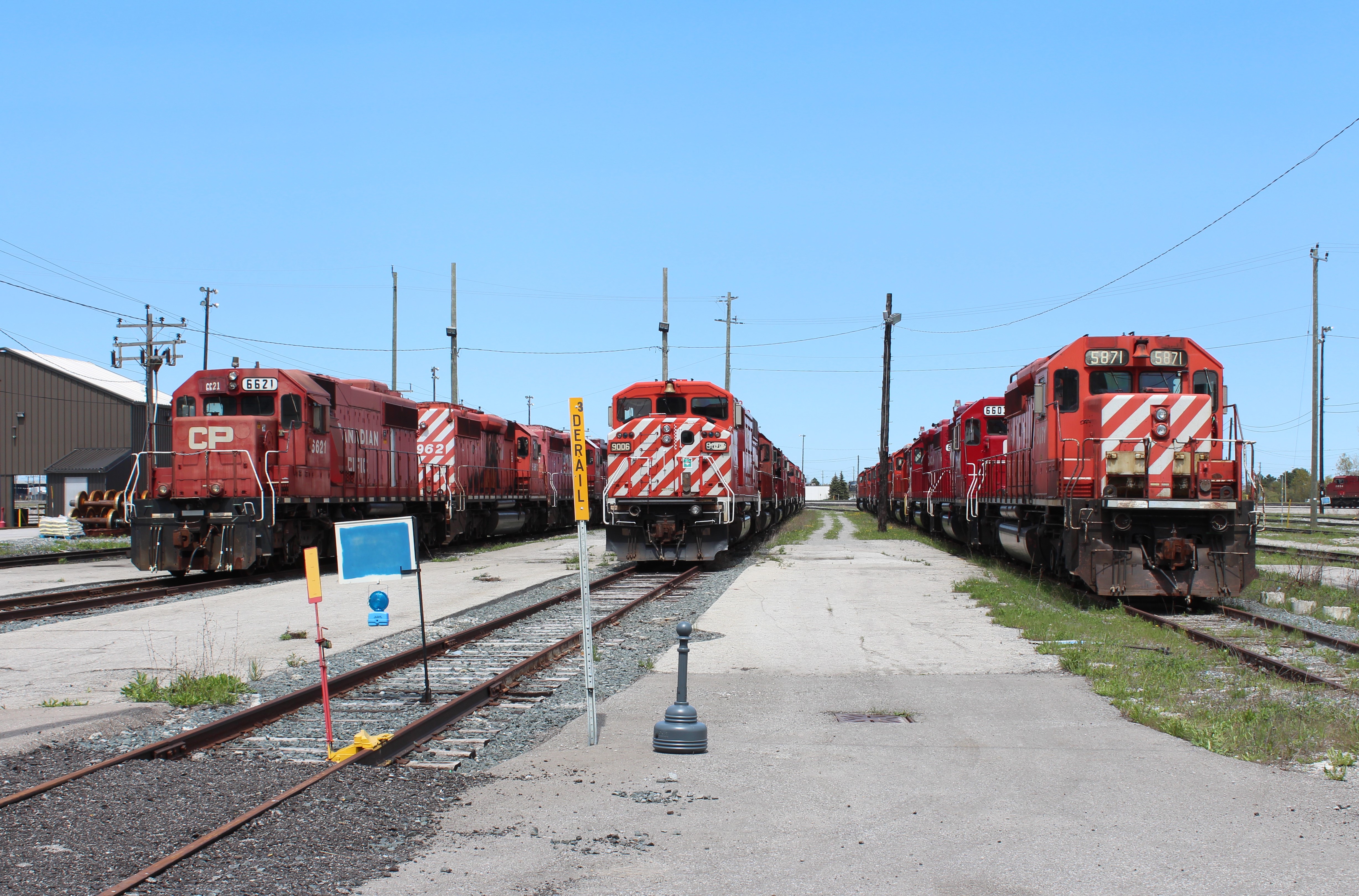 Railpictures.ca - Paul Santos Photo: 3 tracks of stored SD models at the east end of plant #2 ...