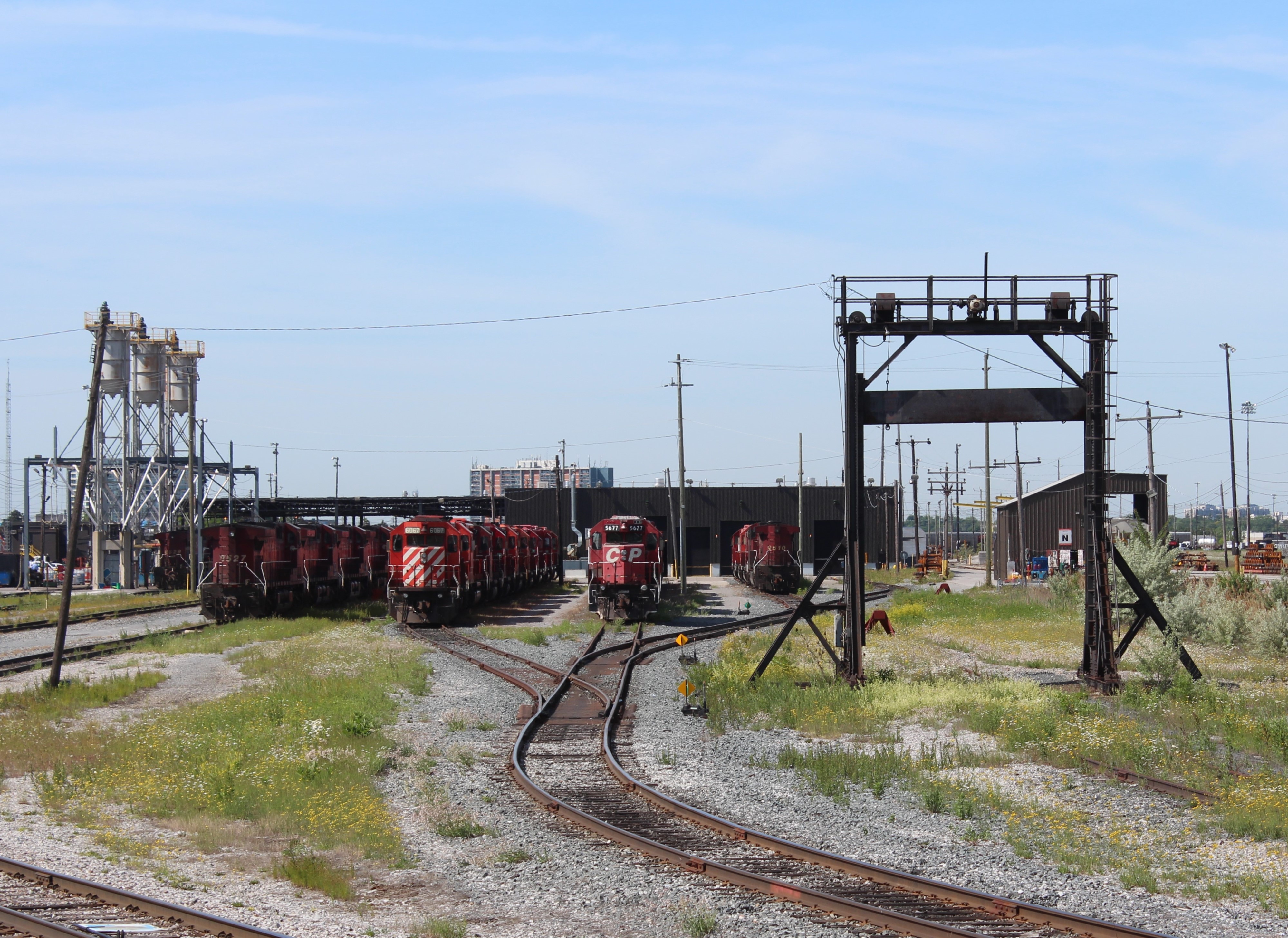 Railpictures.ca - Paul Santos Photo: Here is the view looking towards Plant #2′s east end ...
