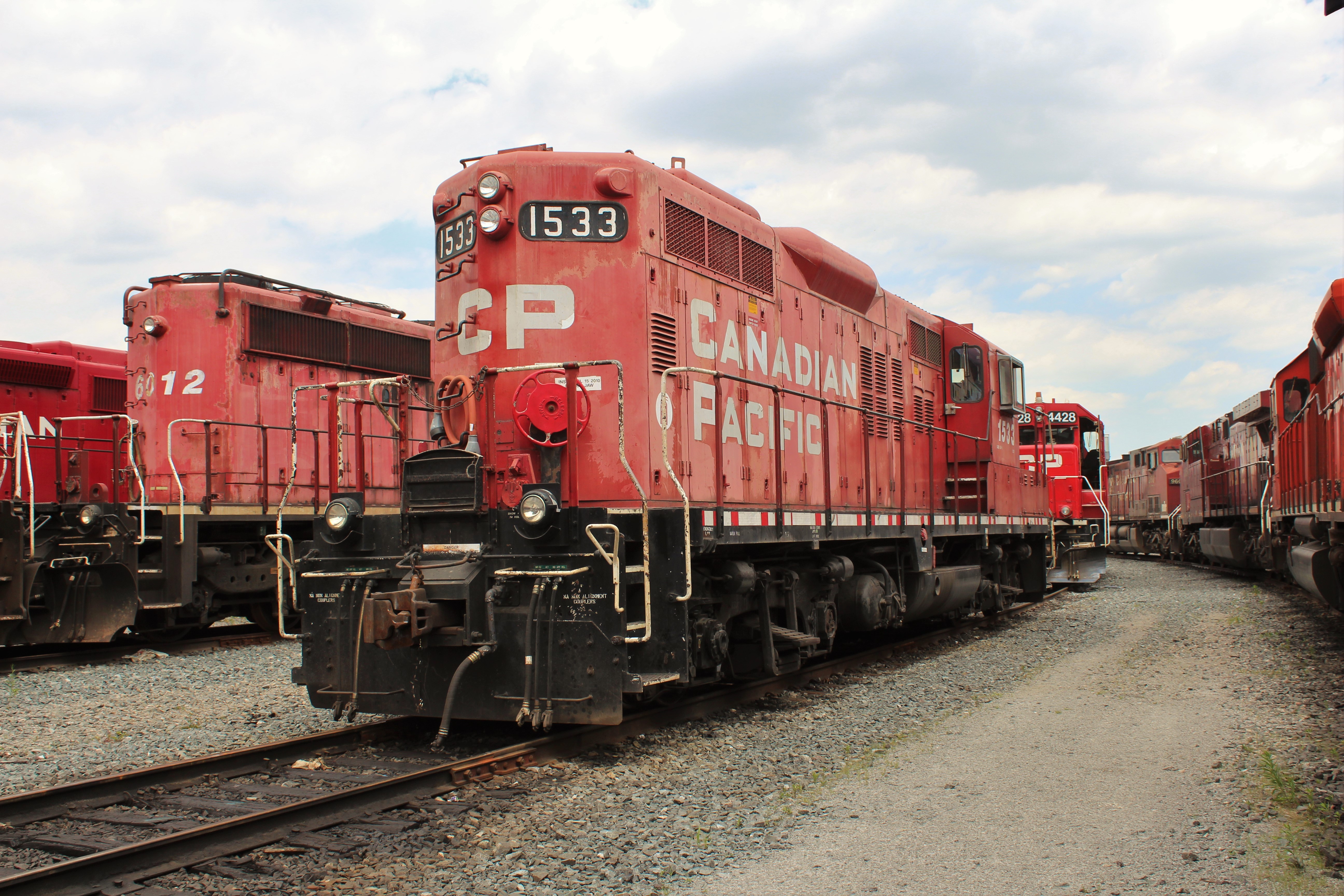 Railpictures.ca - Paul Santos Photo: Rear view of GP9u that is most likely just passing through ...