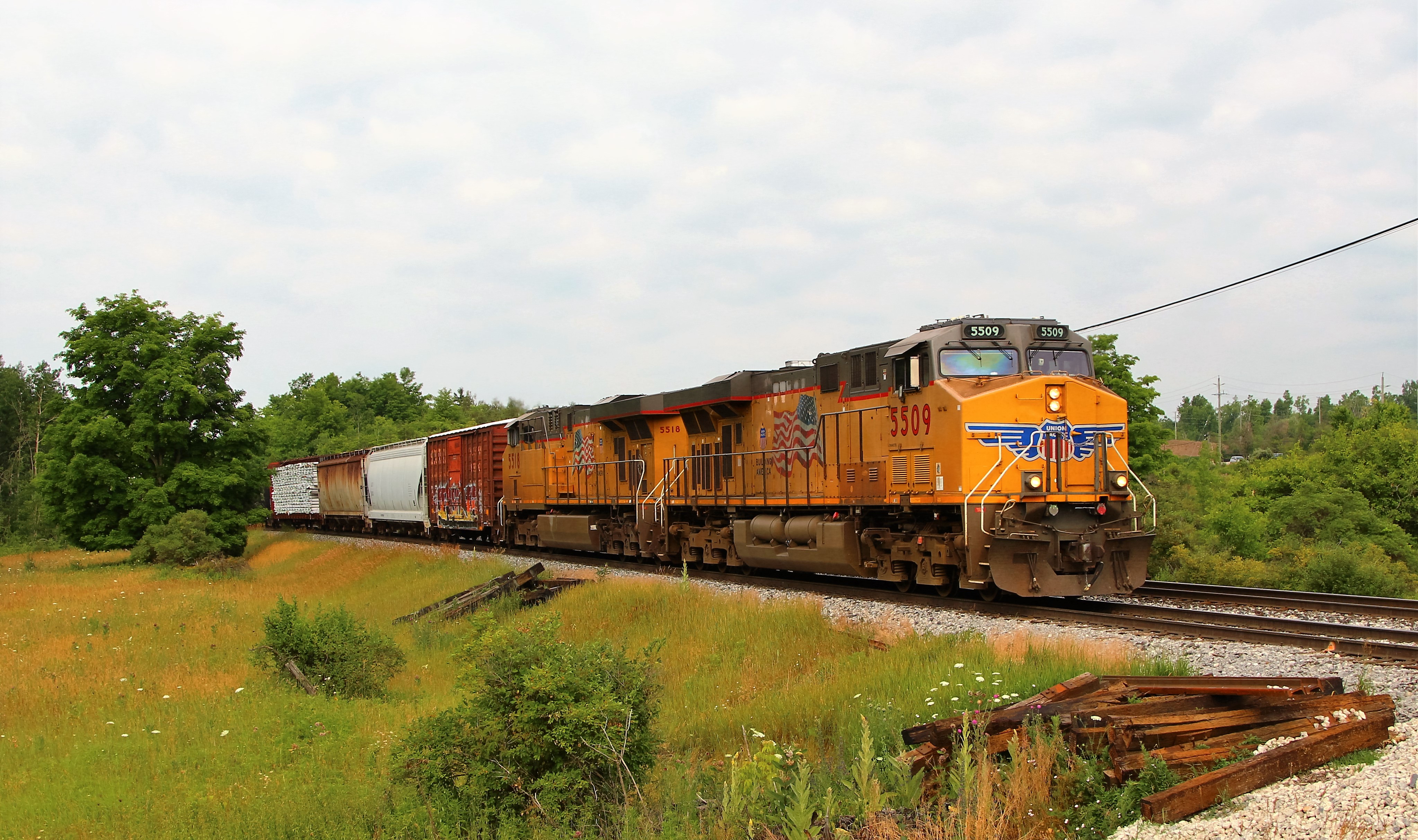 Railpictures.ca - BPurdy Photo: CP 242 today has a nice clean pair of Union Pacific locomotives ...
