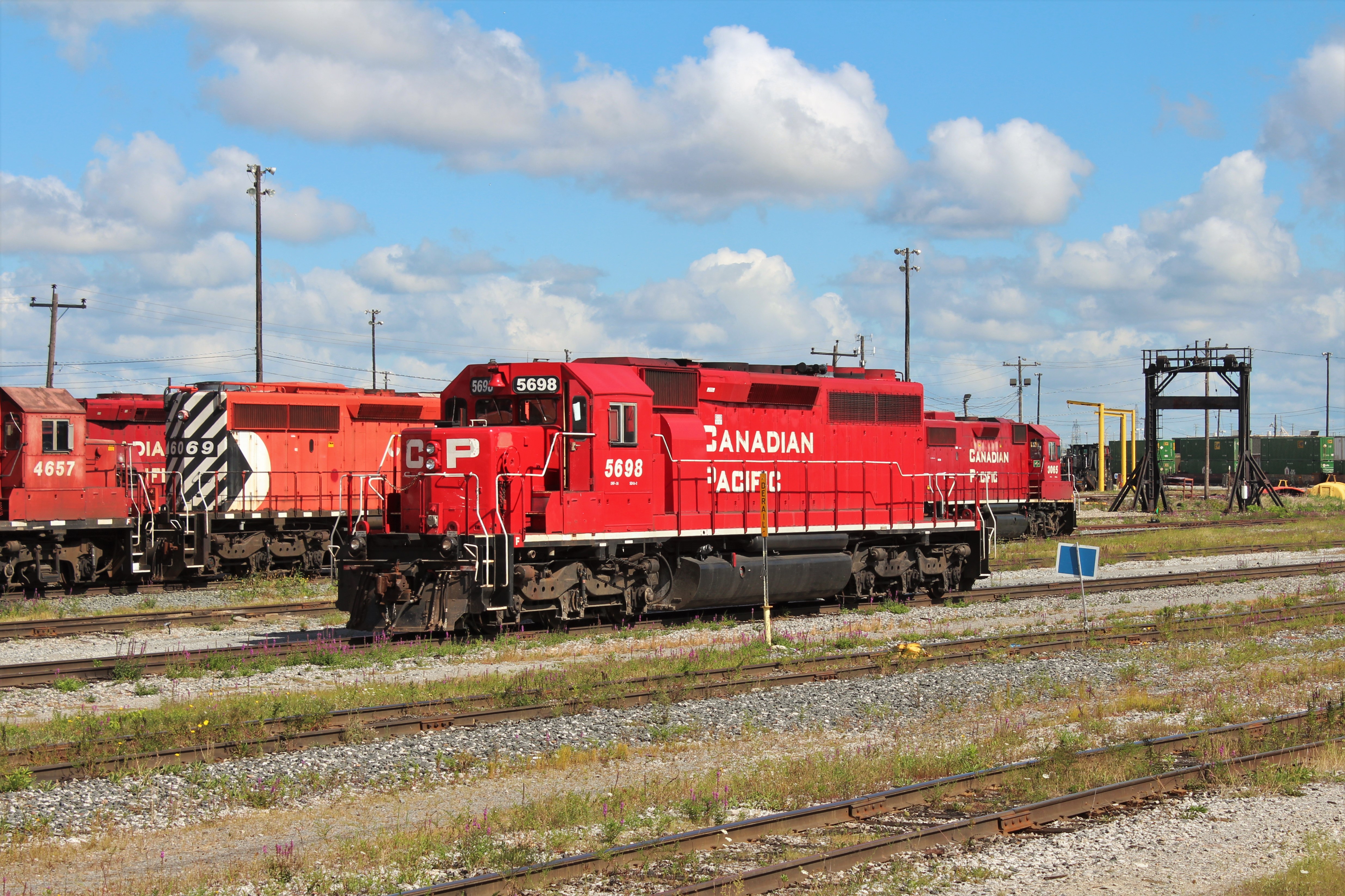 Railpictures.ca - Paul Santos Photo: Traces of it’s EXPO 86 paint long gone, SD40-2 5698 sits at ...