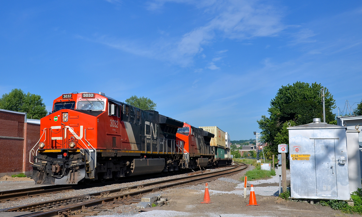 Railpictures.ca - Michael Berry Photo: A pair of ET44AC’s. CN 3032 & CN 3005 lead CN 120 through ...