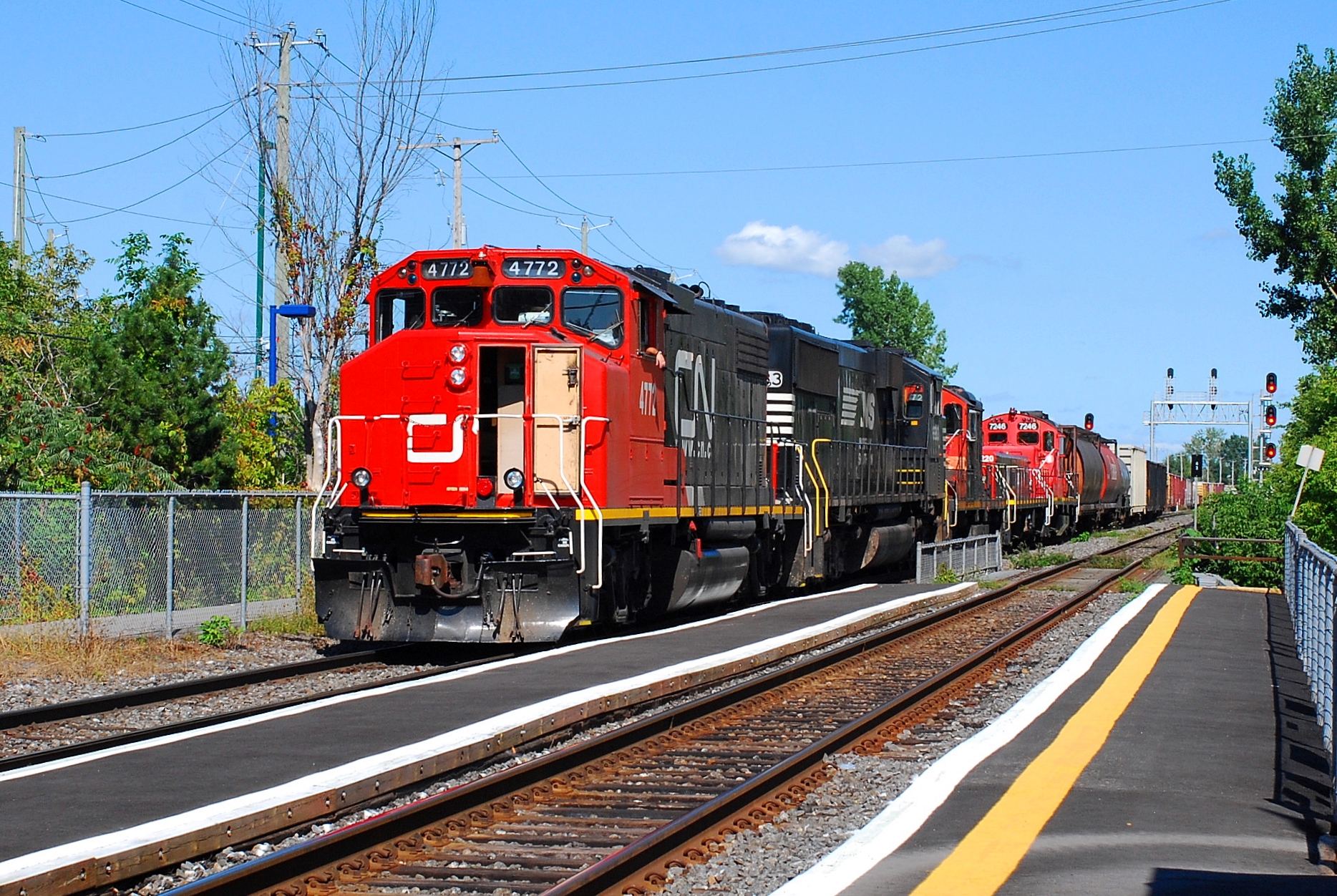 Railpictures.ca - Jean-Pierre Brossard Photo: CN-4772 a GP 38-2w lead loco follow of NS 6983 SD ...