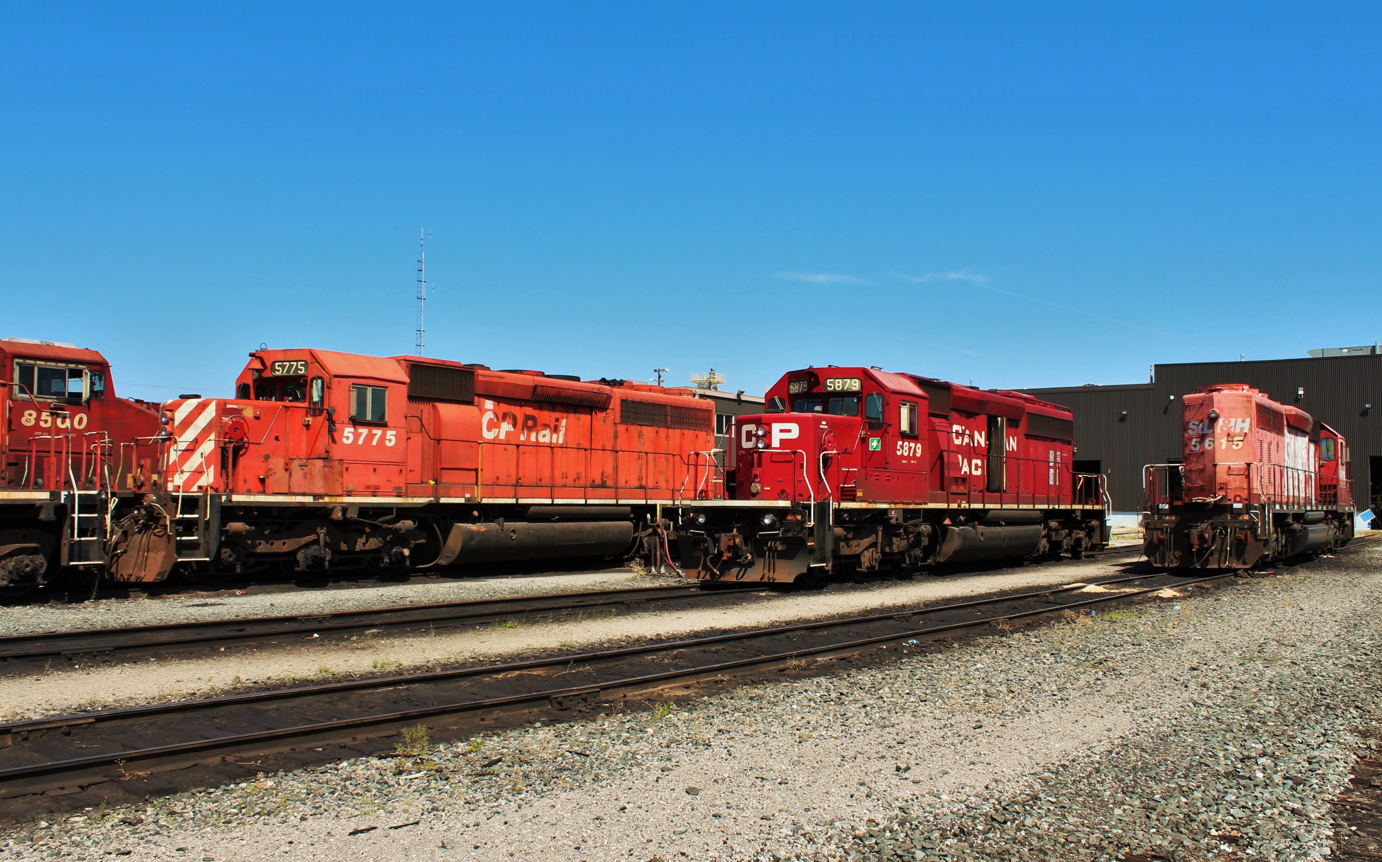 Railpictures.ca - Paul Santos Photo: Sadly this combination of paint schemes will be very hard ...