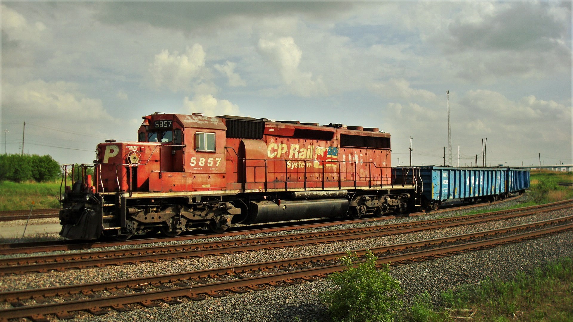 Railpictures.ca - Paul Santos Photo: Demoted to lowly yard work SD40-2 5857 works the Vaughan ...