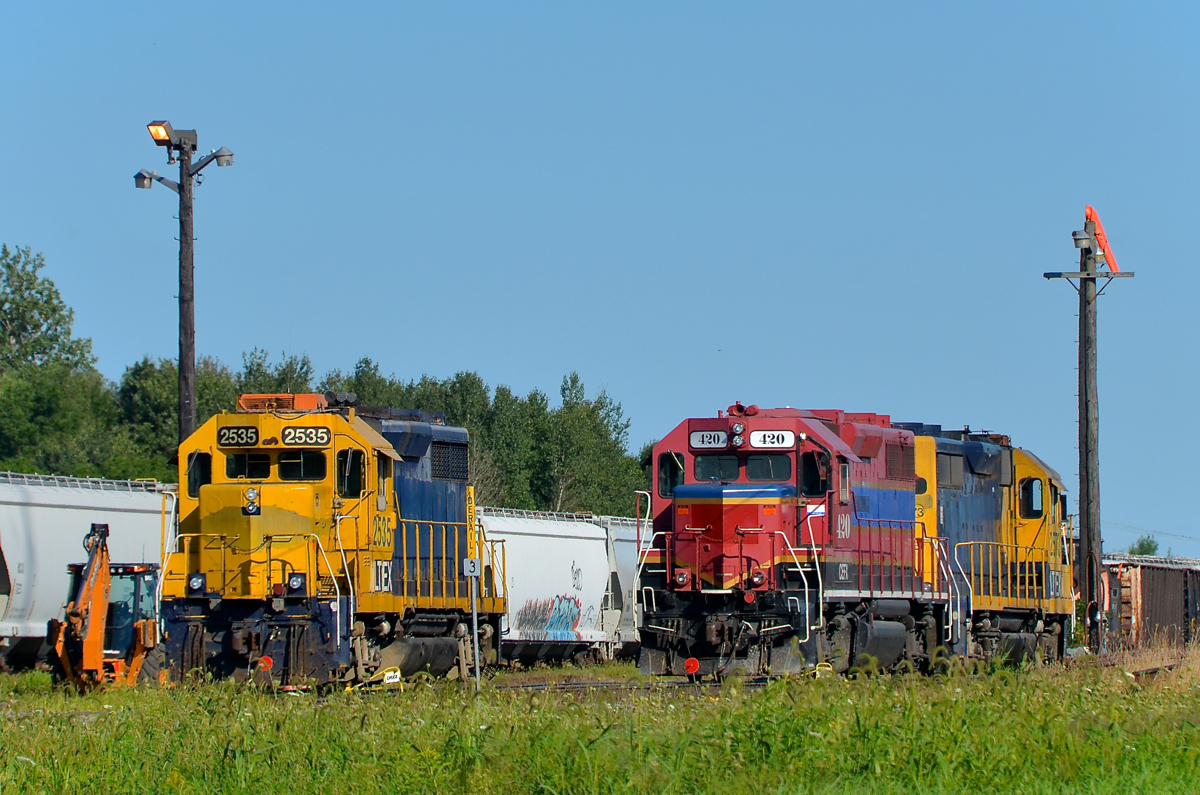 Railpictures.ca - Michael Berry Photo: A trio of geeps (LTEX 2535, CEFX 420 & LTEX 2573) await ...