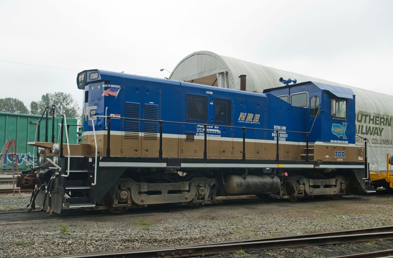 Railpictures.ca - Matt Watson Photo: NRE 700 is a 1GS7B genset locomotive. It’s seen here in SRY ...