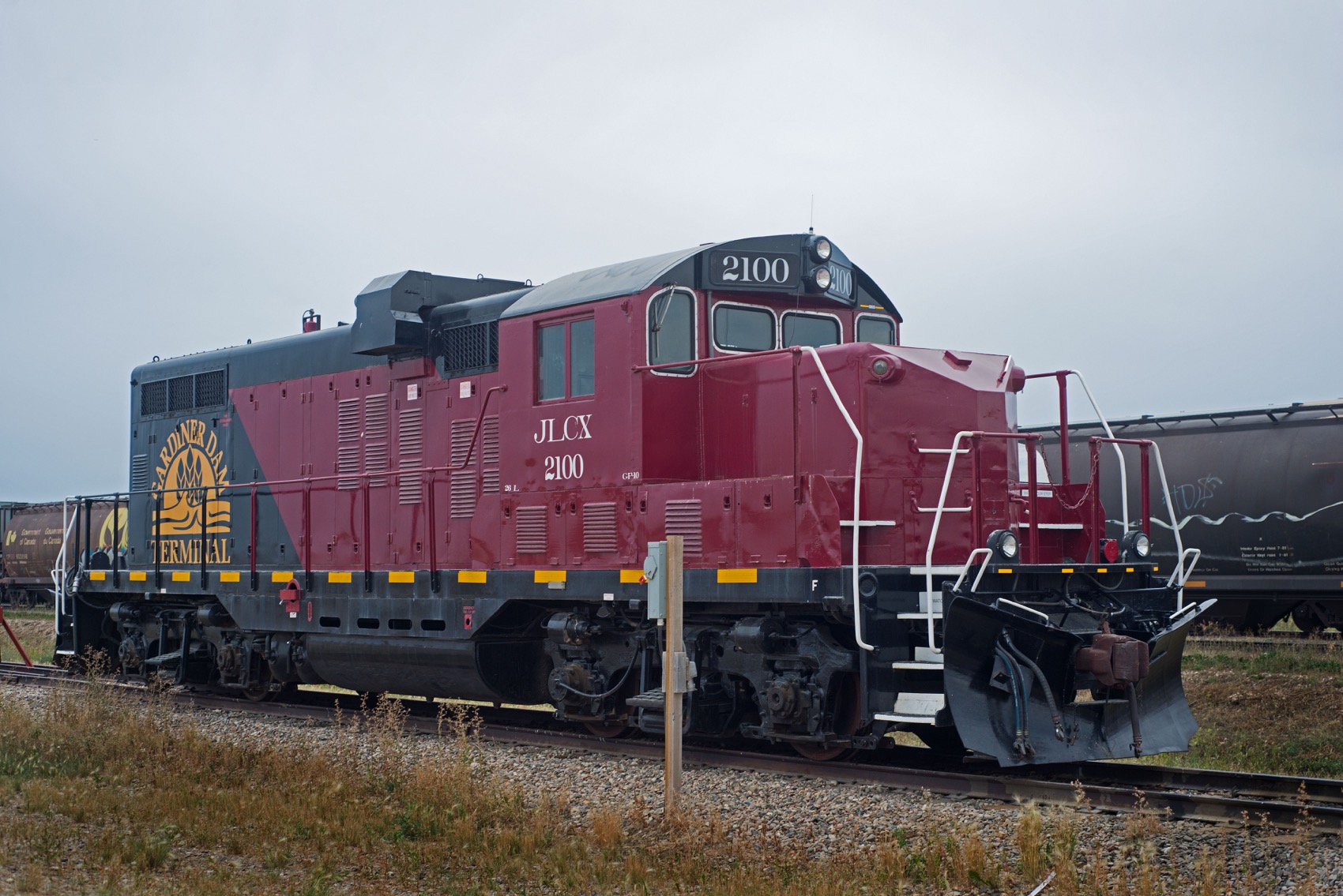 Railpictures.ca - Matt Watson Photo: JLCX 2100 is one of the strangest looking GP10 locomotives ...