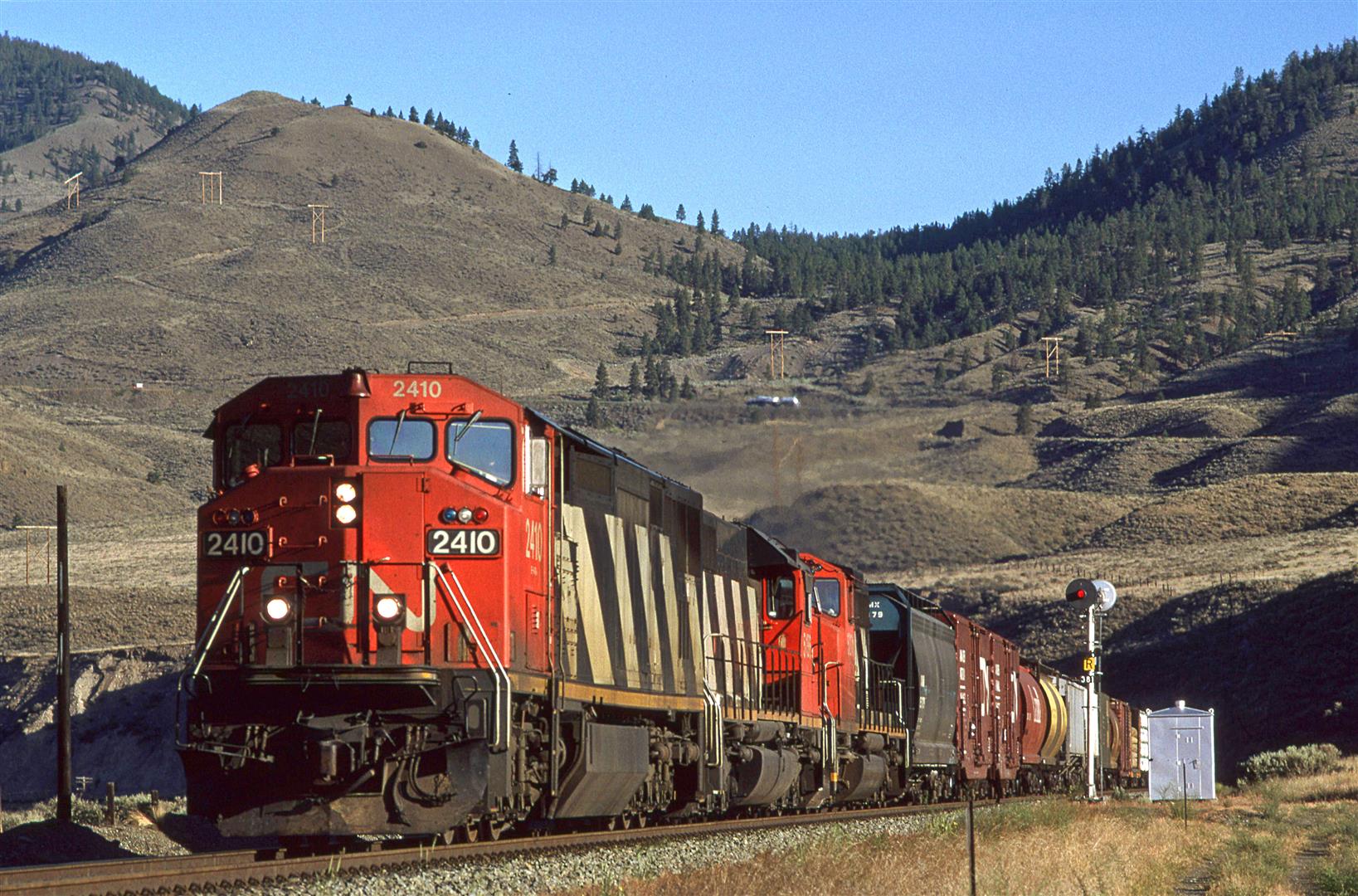 Railpictures.ca - Steve Young Photo: This eastbound manifest train was led by yet another GE ...