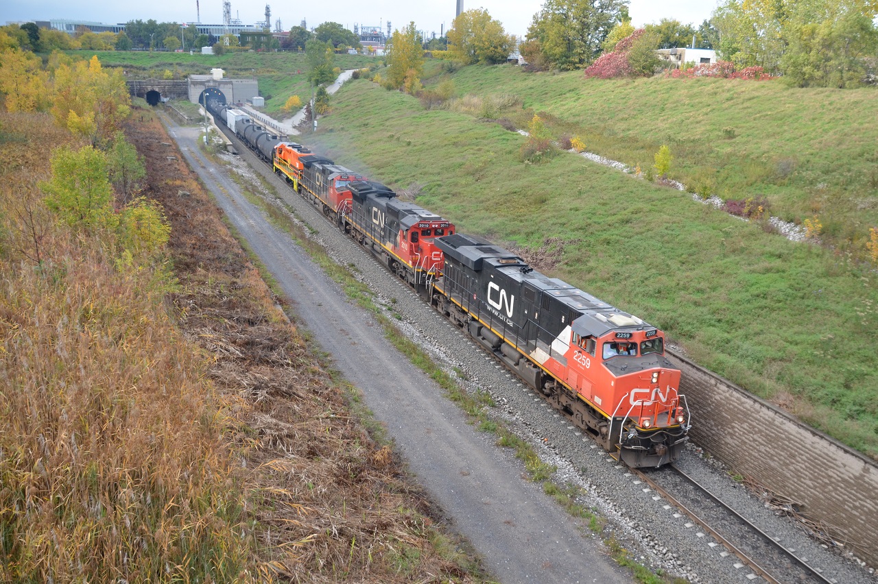 Railpictures.ca - AJS Photo: CN M398 comes in to Canada through the Paul M. Tellier Tunnel ...