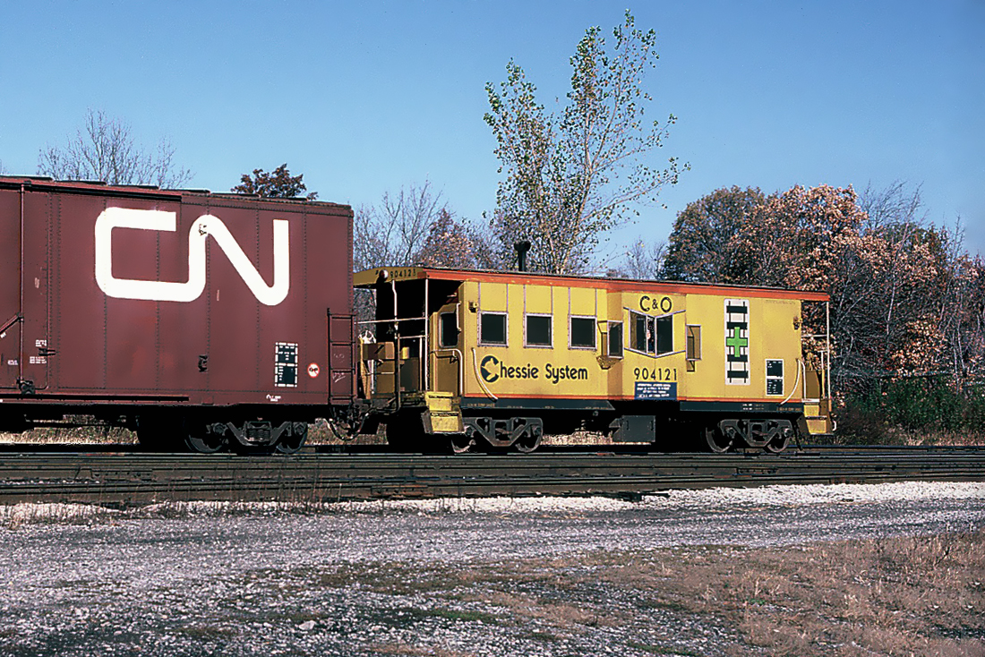 Railpictures.ca - Roger Lalonde Photo: Chessie System C&O Caboose 904121 on a westbound CSX ...