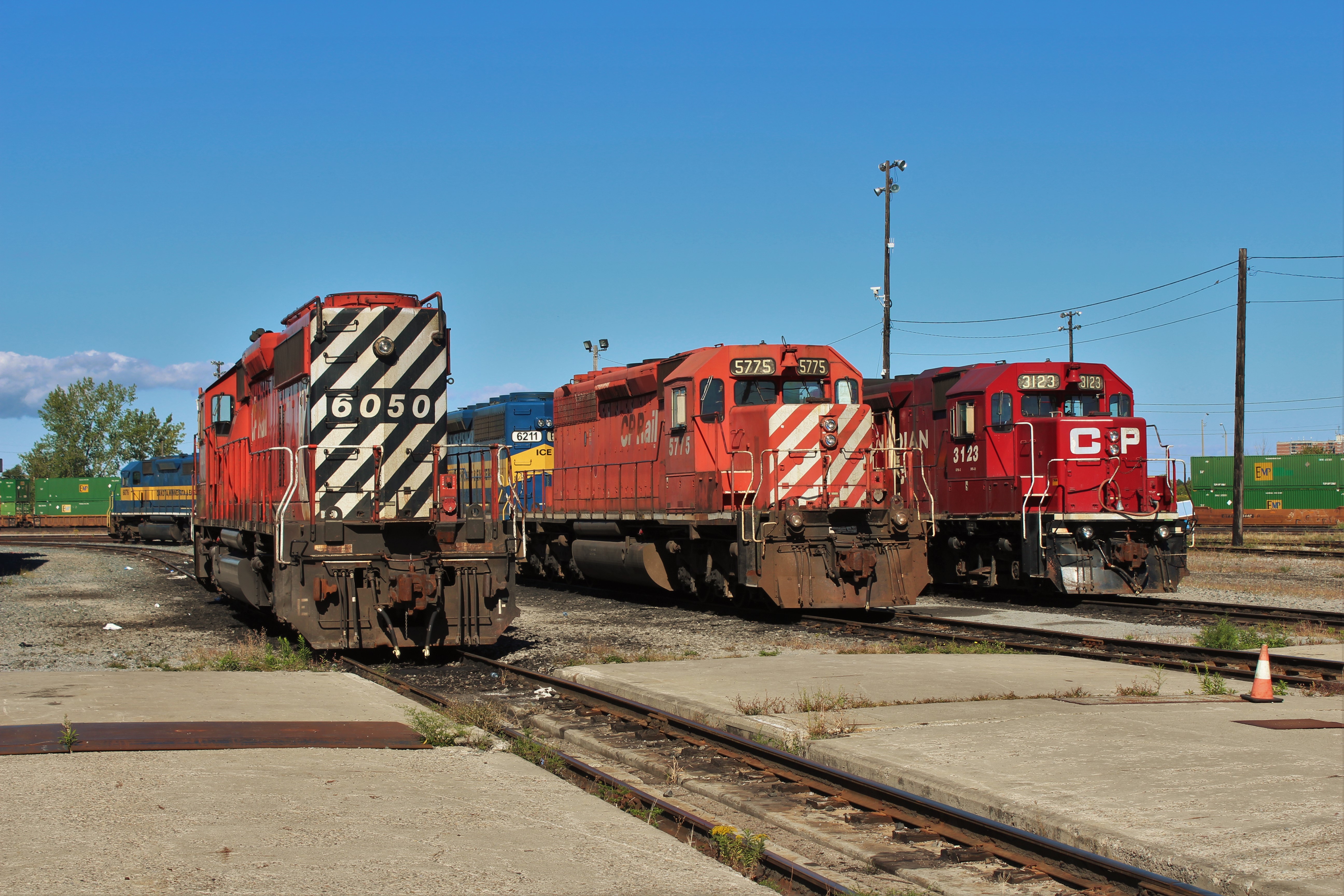 Railpictures.ca - Paul Santos Photo: SD40-2 6050 is now back in temporary service! Sadly 5775 no ...