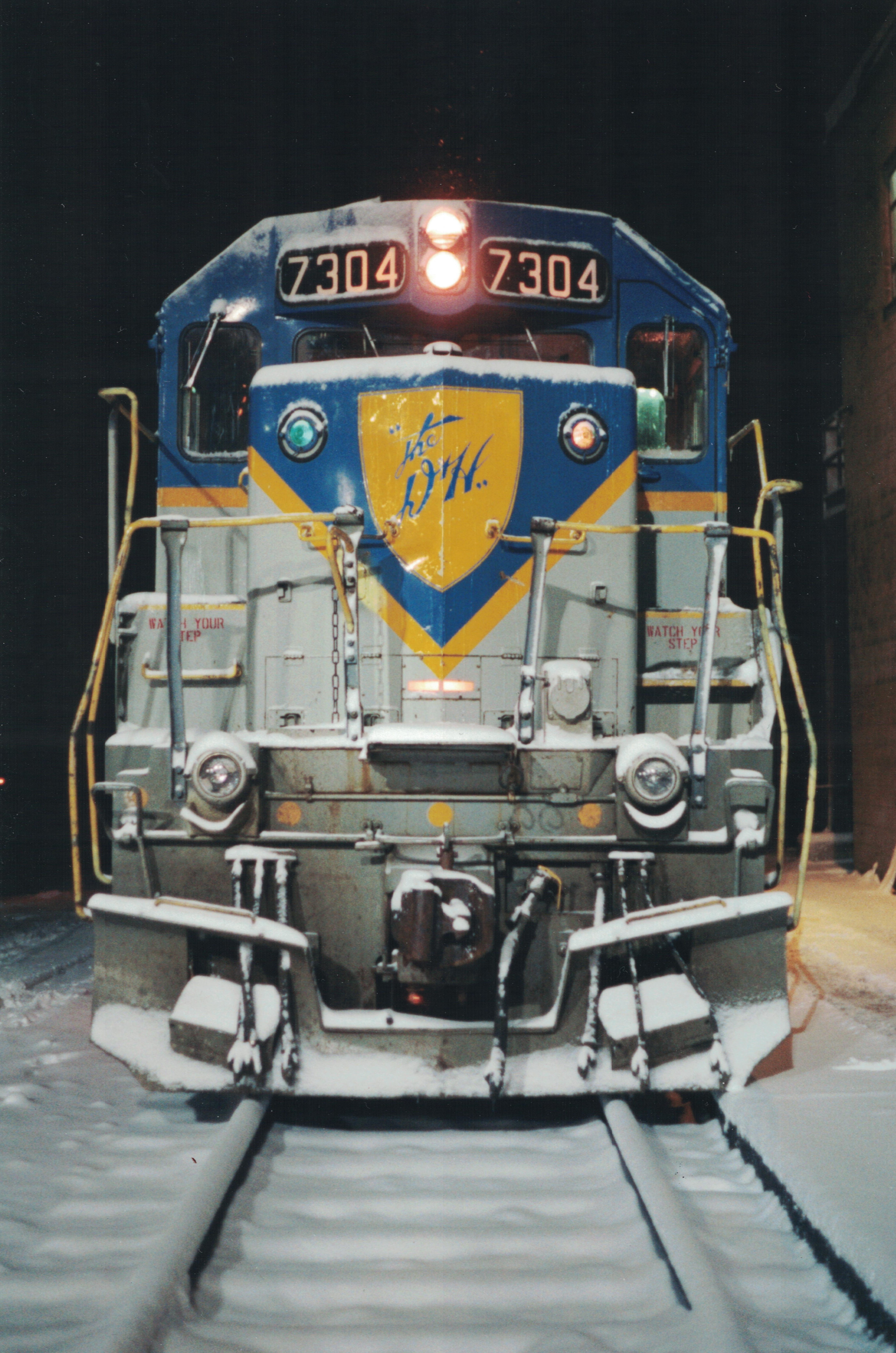 Railpictures.ca - Paul Santos Photo: On a wintry night, Delaware & Hudson GP38-2 pauses outside ...