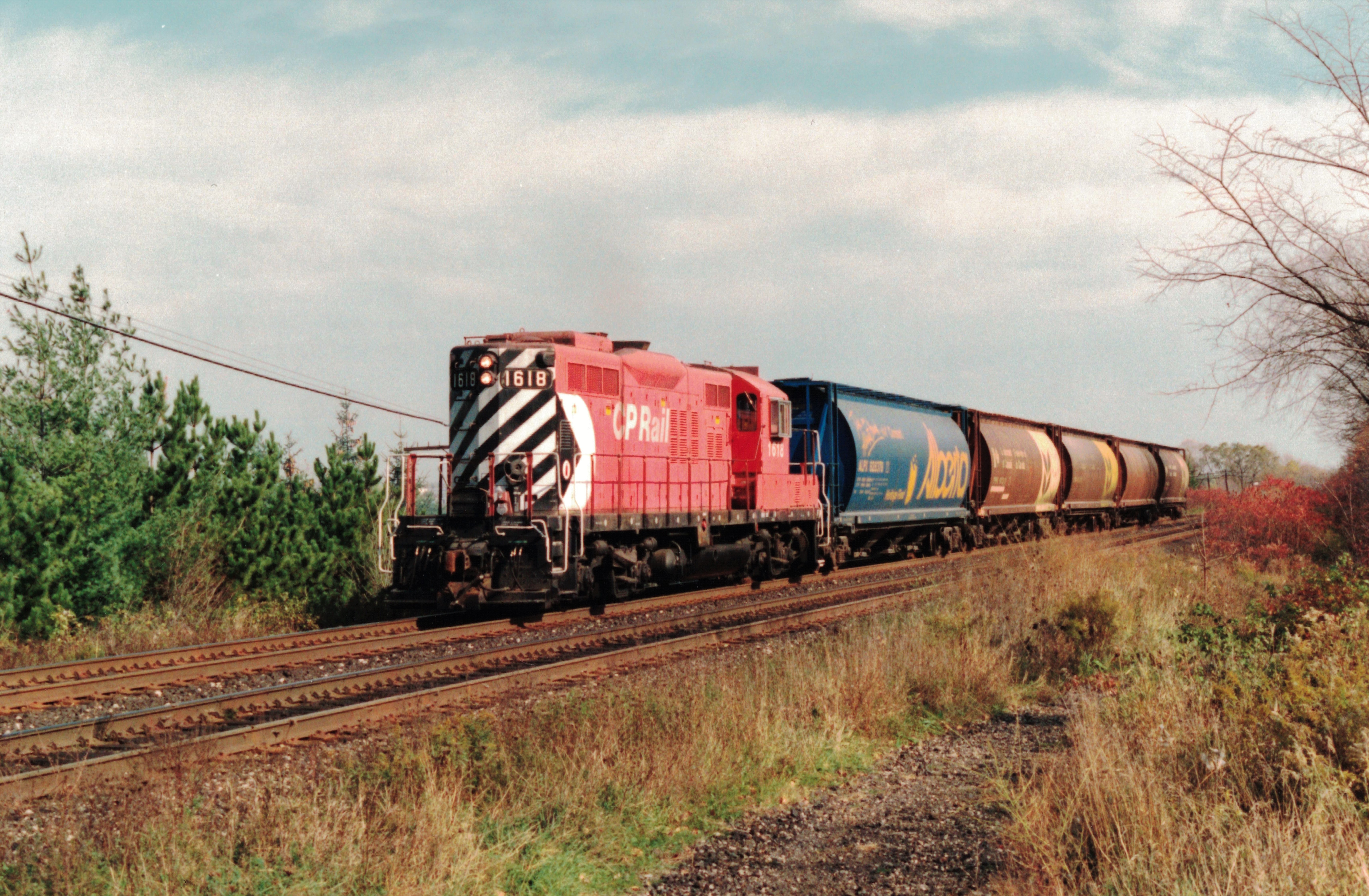 Railpictures.ca - Paul Santos Photo: The Guelph Turn powered by a single GP9u pulls 5 grain ...