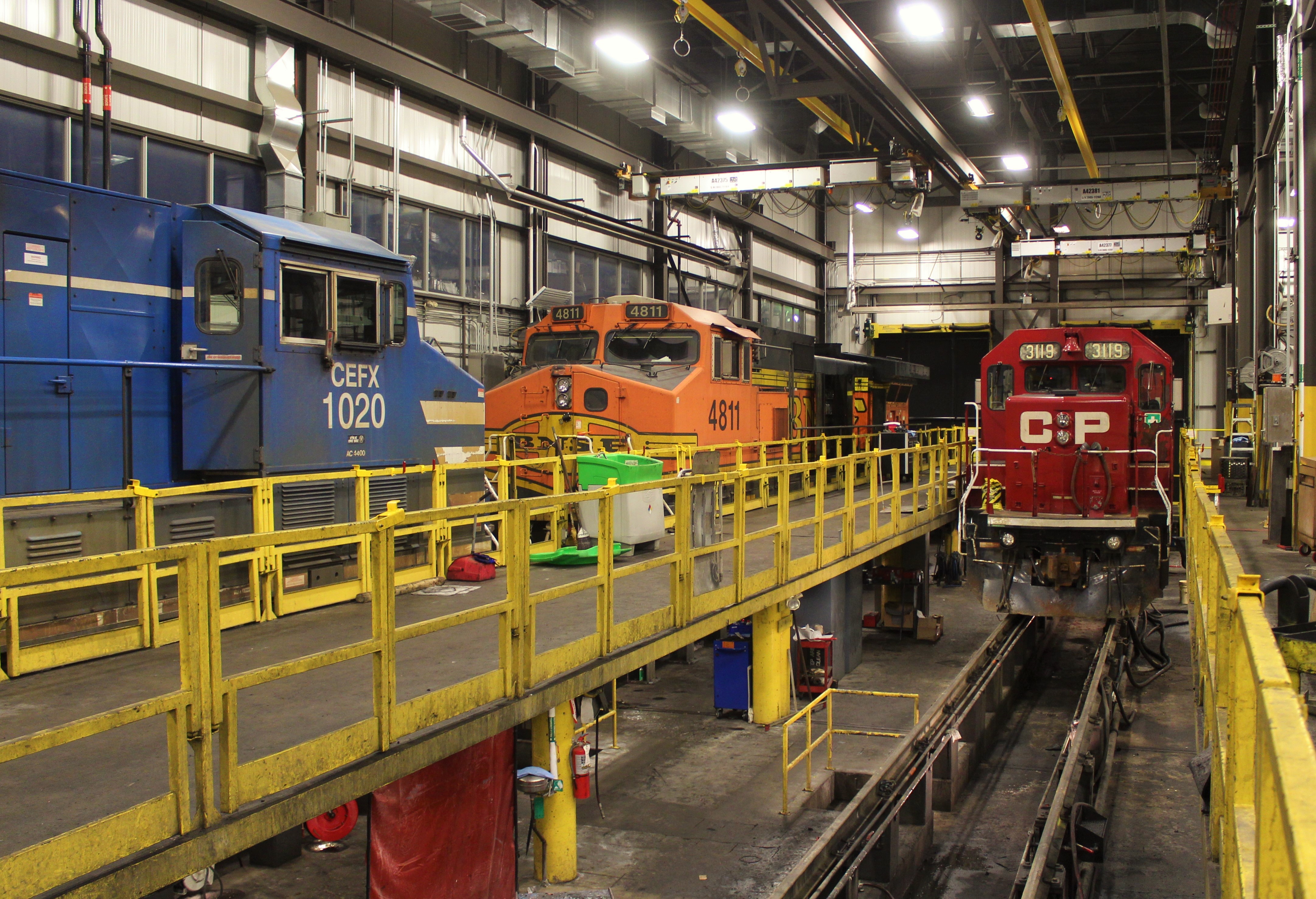Railpictures.ca - Paul Santos Photo: A surprise visitor in the shop in the form of BNSF 4811 a ...