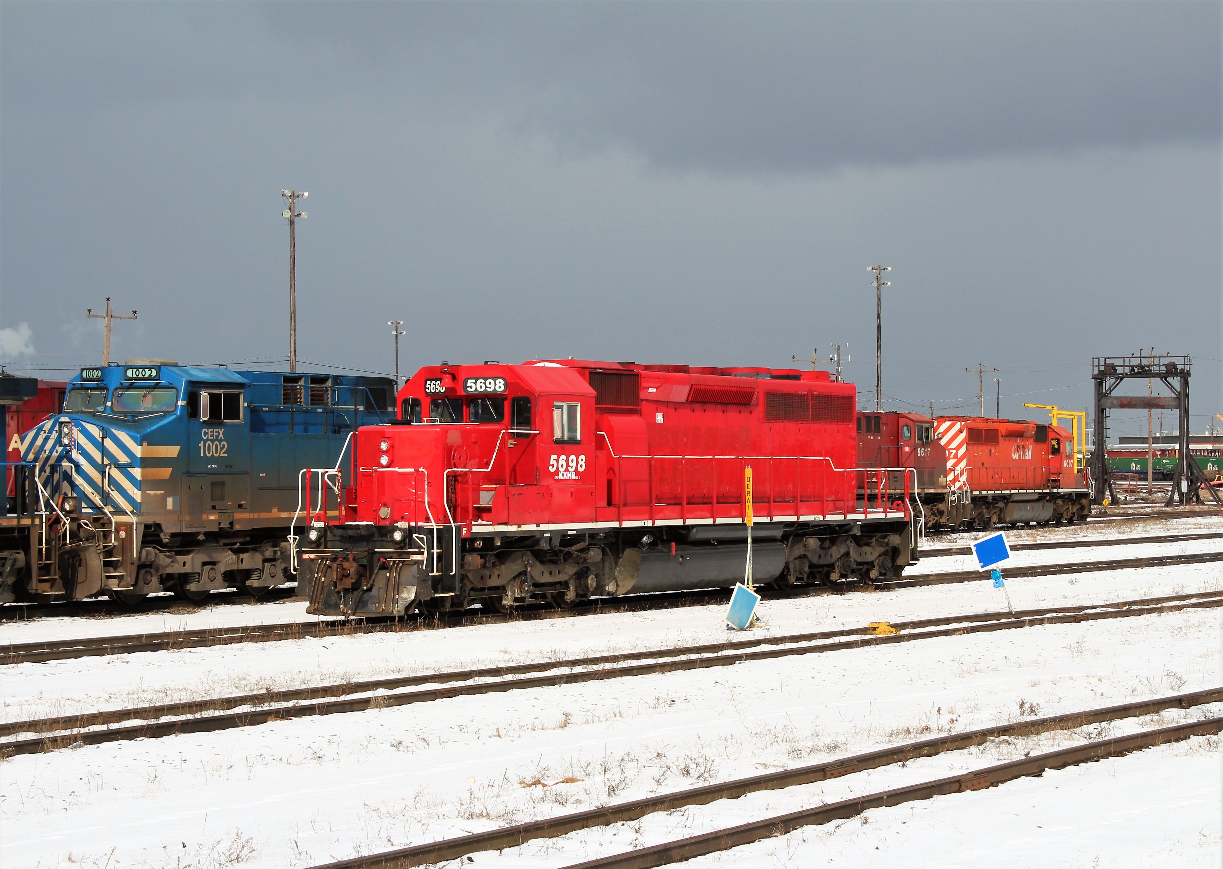 Railpictures.ca - Paul Santos Photo: Former CP SD40-2 5698 stenciled for KXHR is still on the ...