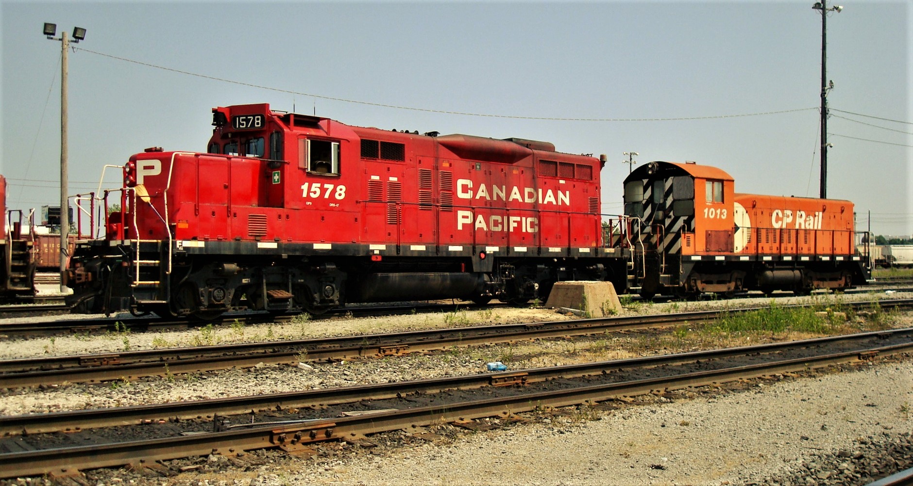 Railpictures.ca - Paul Santos Photo: Remote yard mother/daughter push pull consist. GP9u and ...