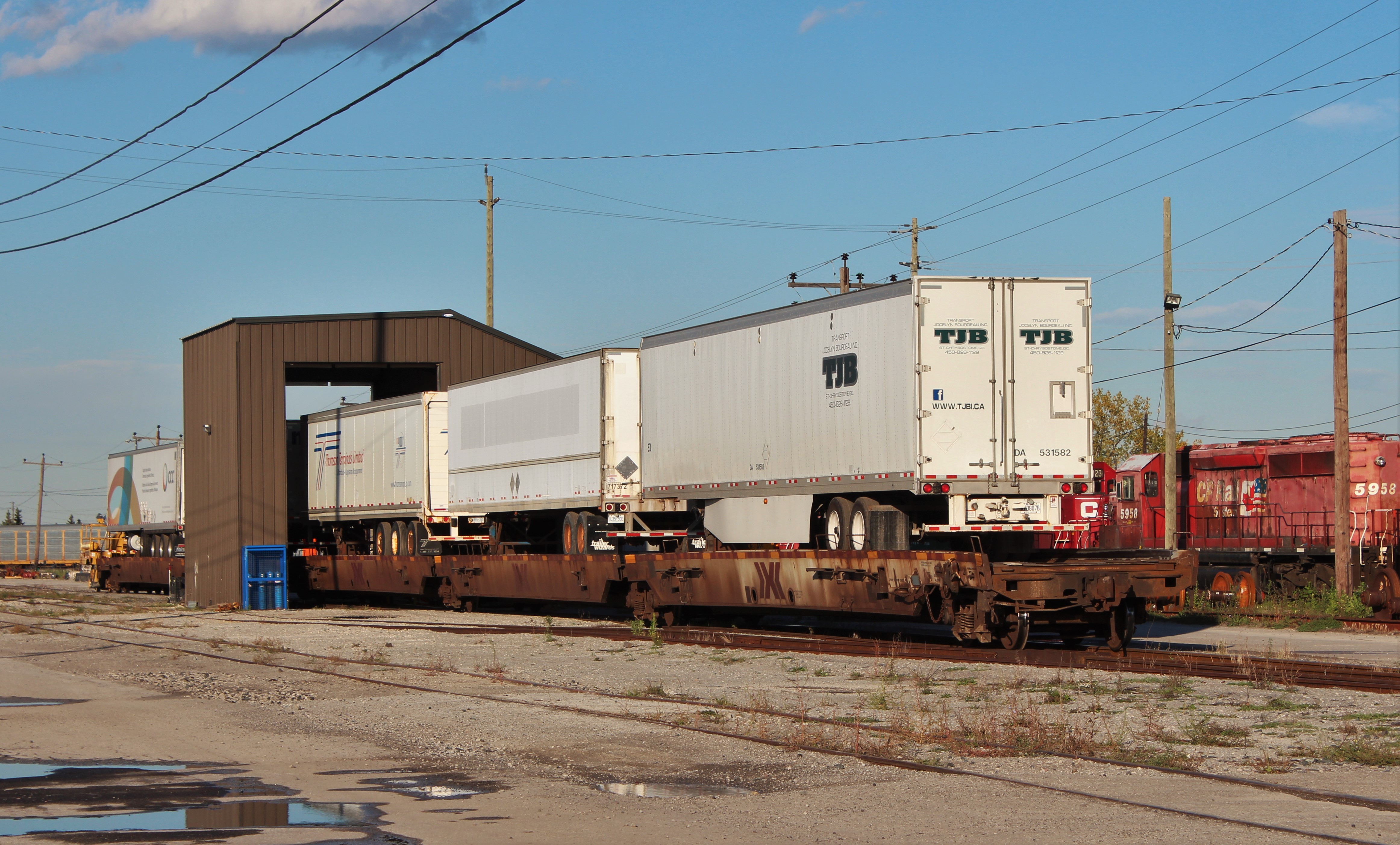 Railpictures.ca - Paul Santos Photo: An Xpressway 5 pack gets serviced at a car repair shed in ...