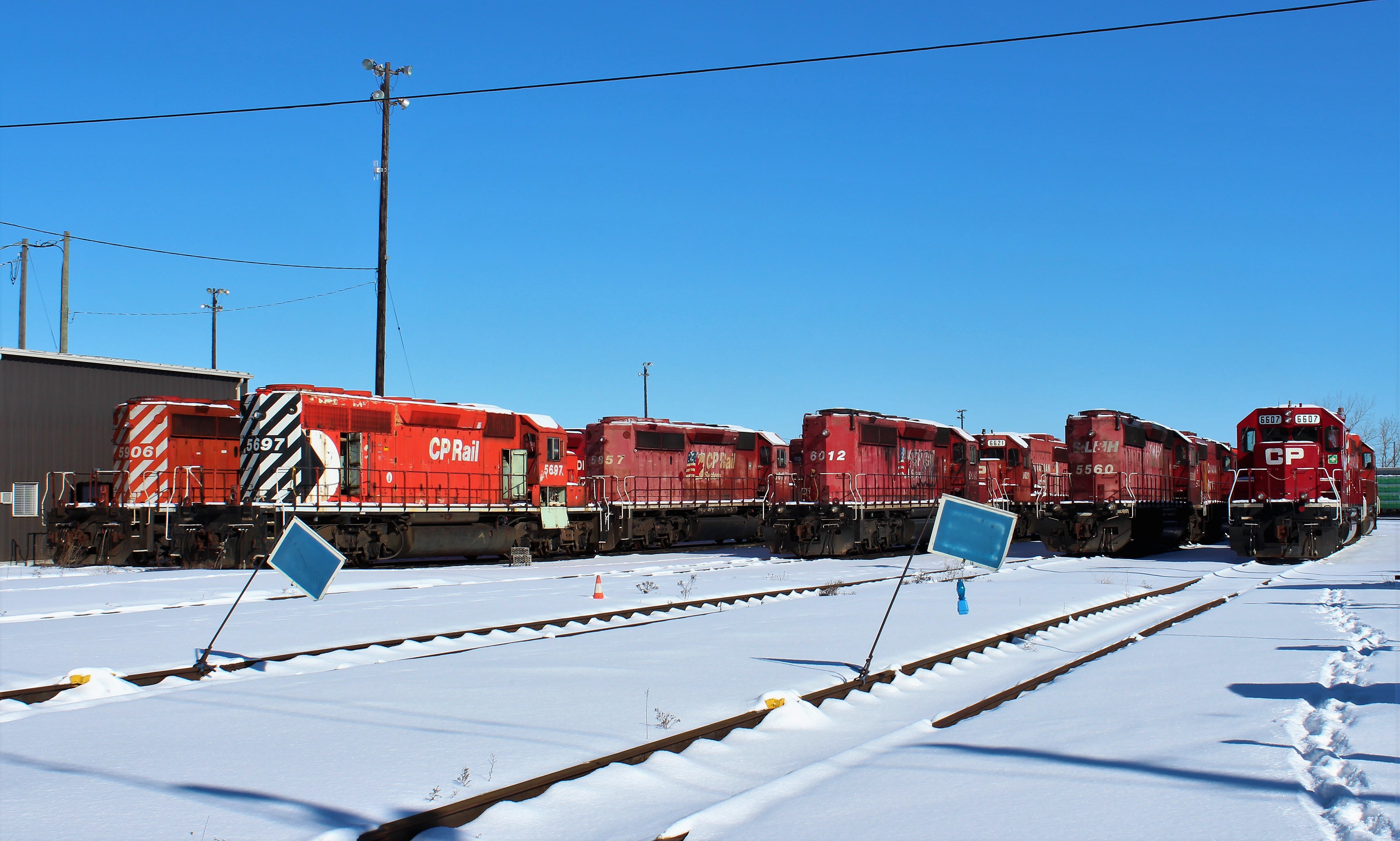 Railpictures.ca - Paul Santos Photo: On this day the east end of the shop tracks displays SD40-2 ...